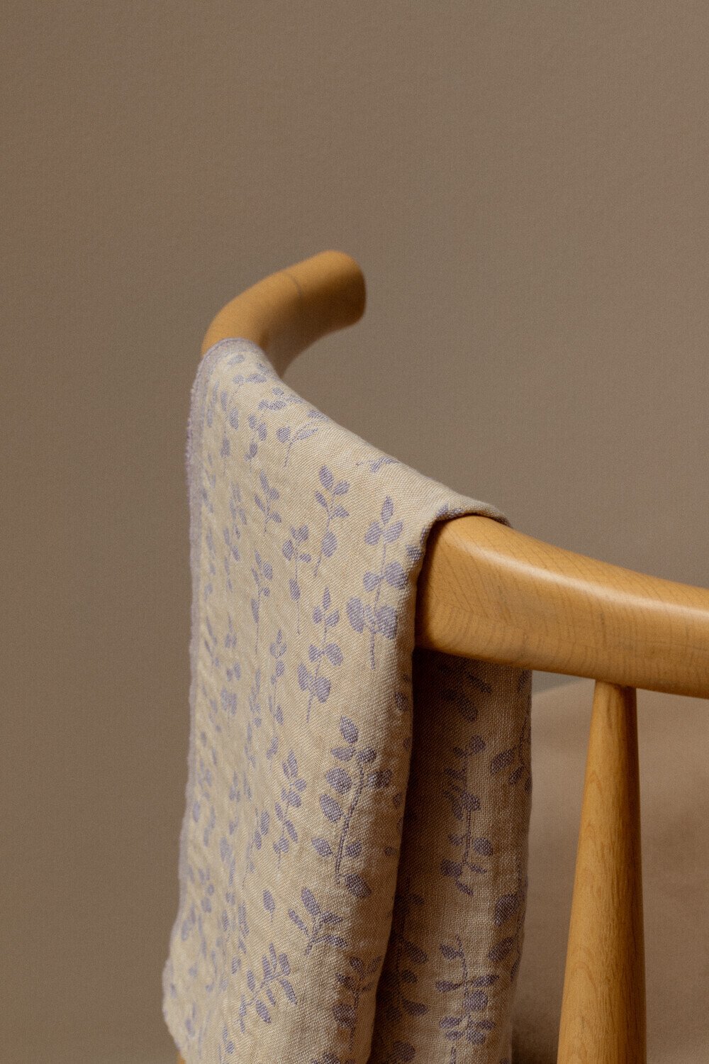 Lapuan Kankurit Meirami hand towel, gold - lavender | Finnish Design Shop