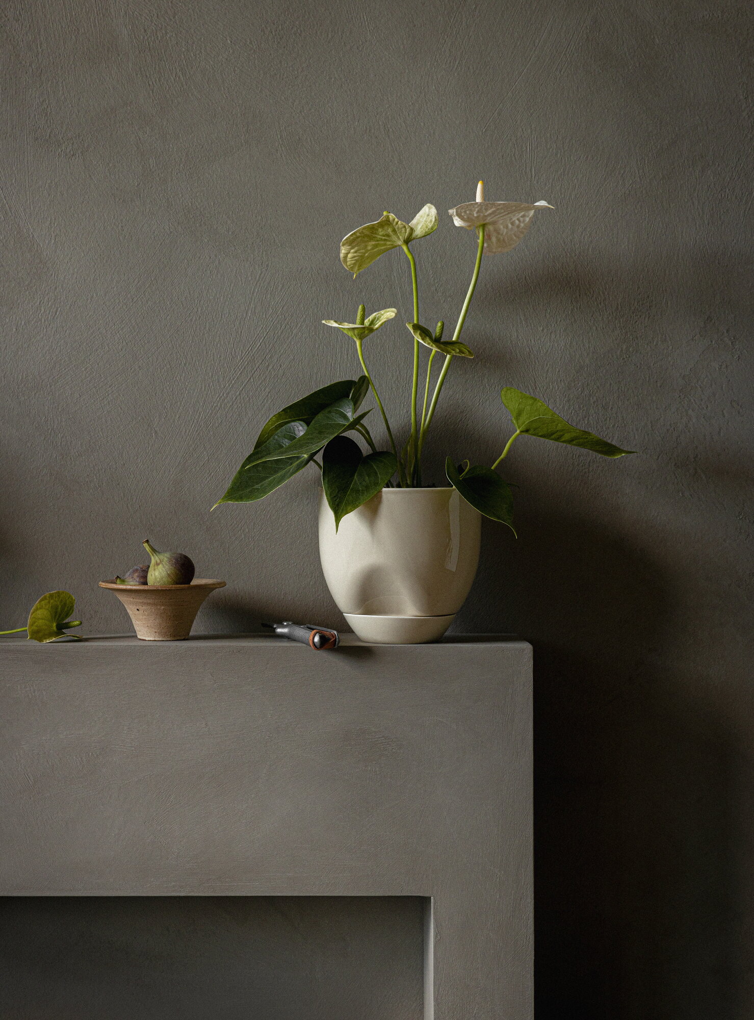 Audo Copenhagen Hydrous planter, 12 cm, ashen | Finnish Design Shop