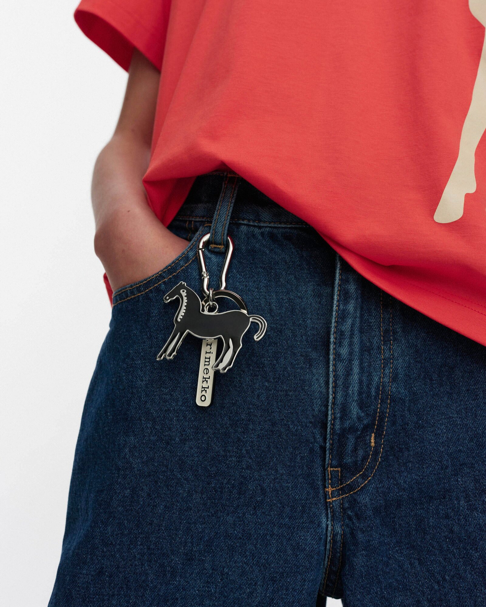 Marimekko Musta Tamma key holder, black - off-white | Finnish Design Shop