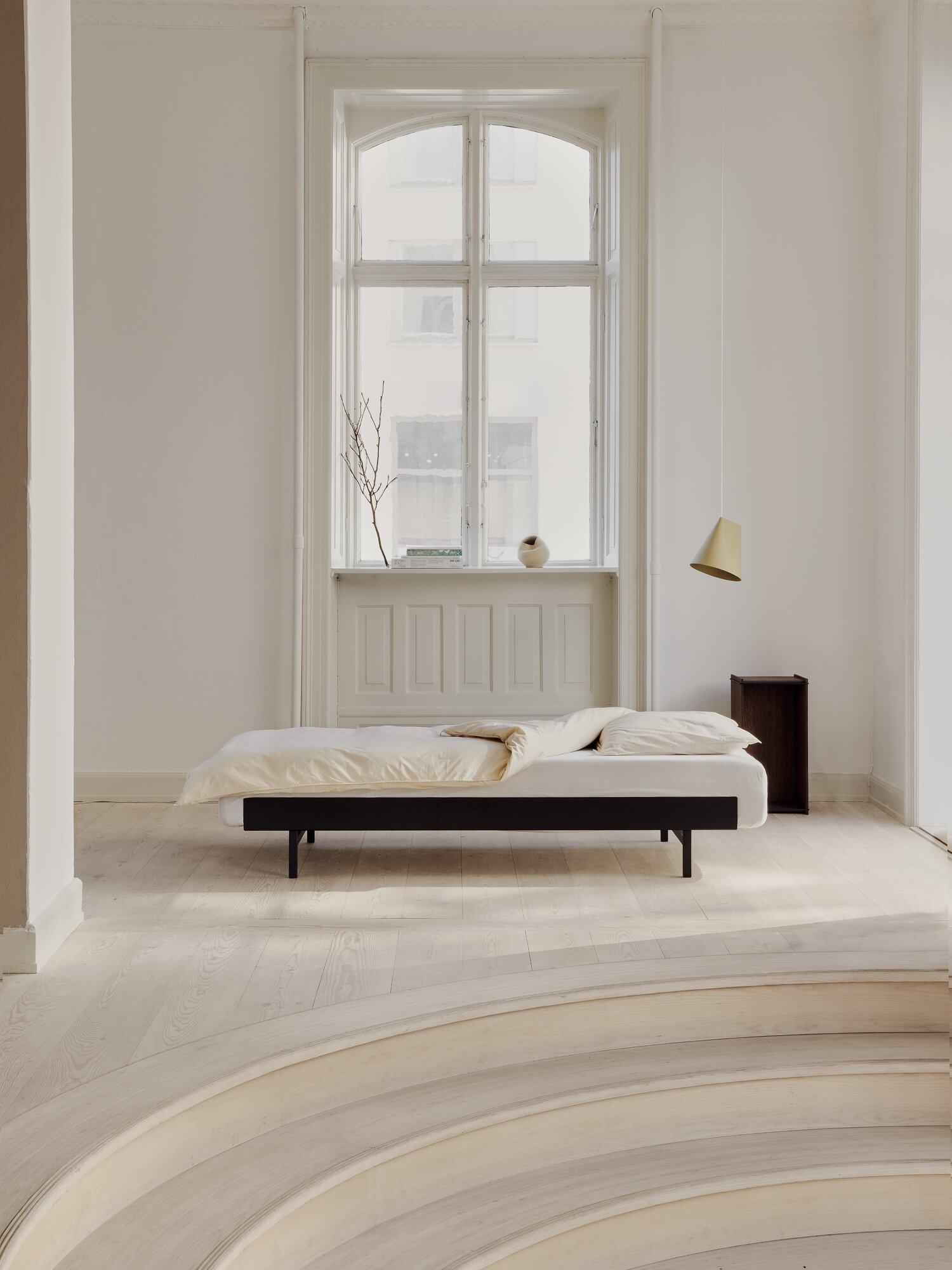 Moebe Bed, 90-180 cm, black | Finnish Design Shop