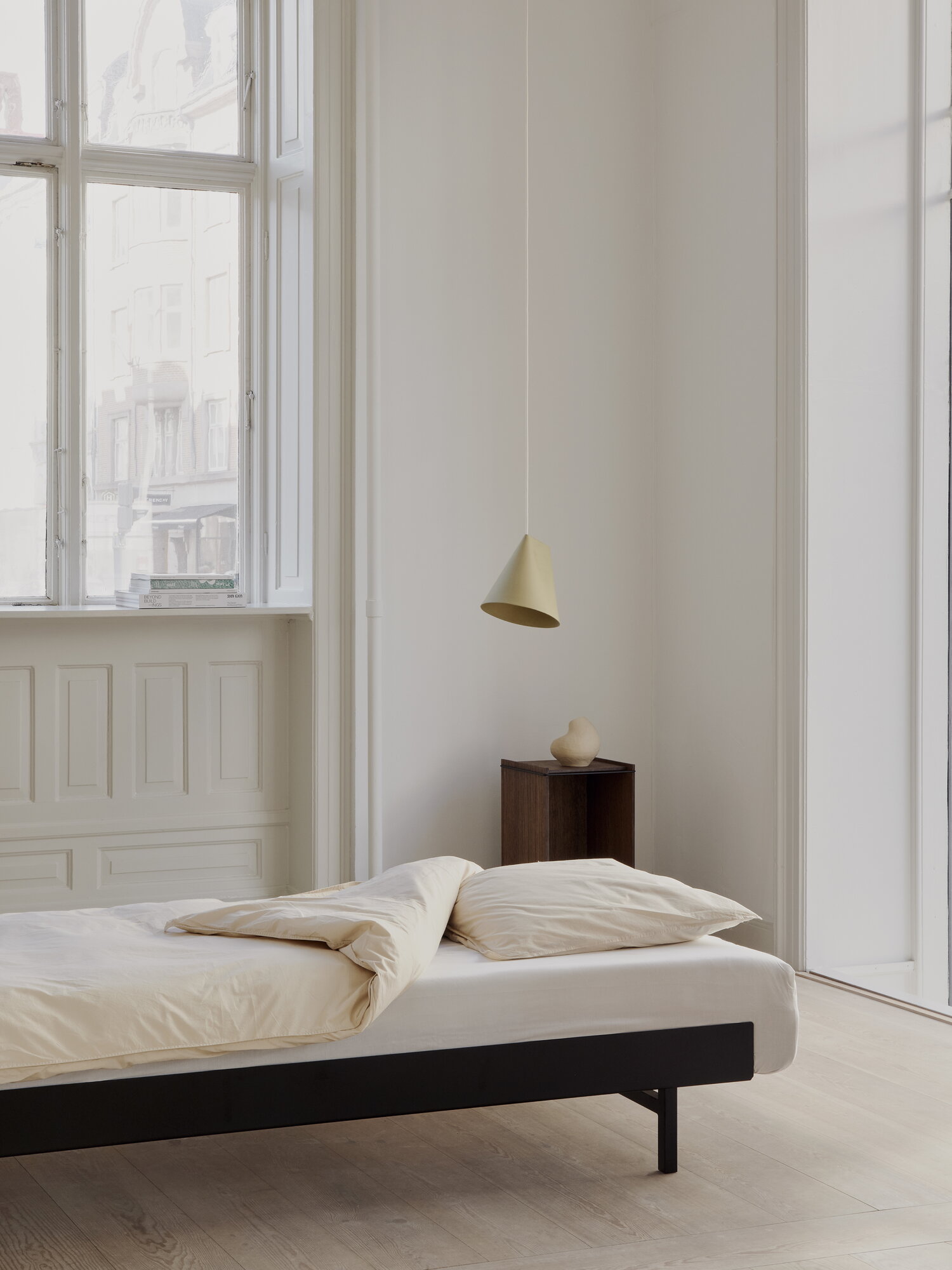 Moebe Bed, 90-180 cm, black | Finnish Design Shop
