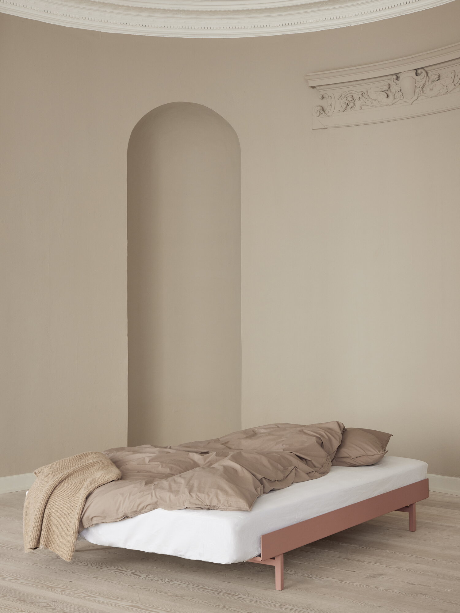 Moebe Bed, 90-180 cm, dusty rose | Finnish Design Shop