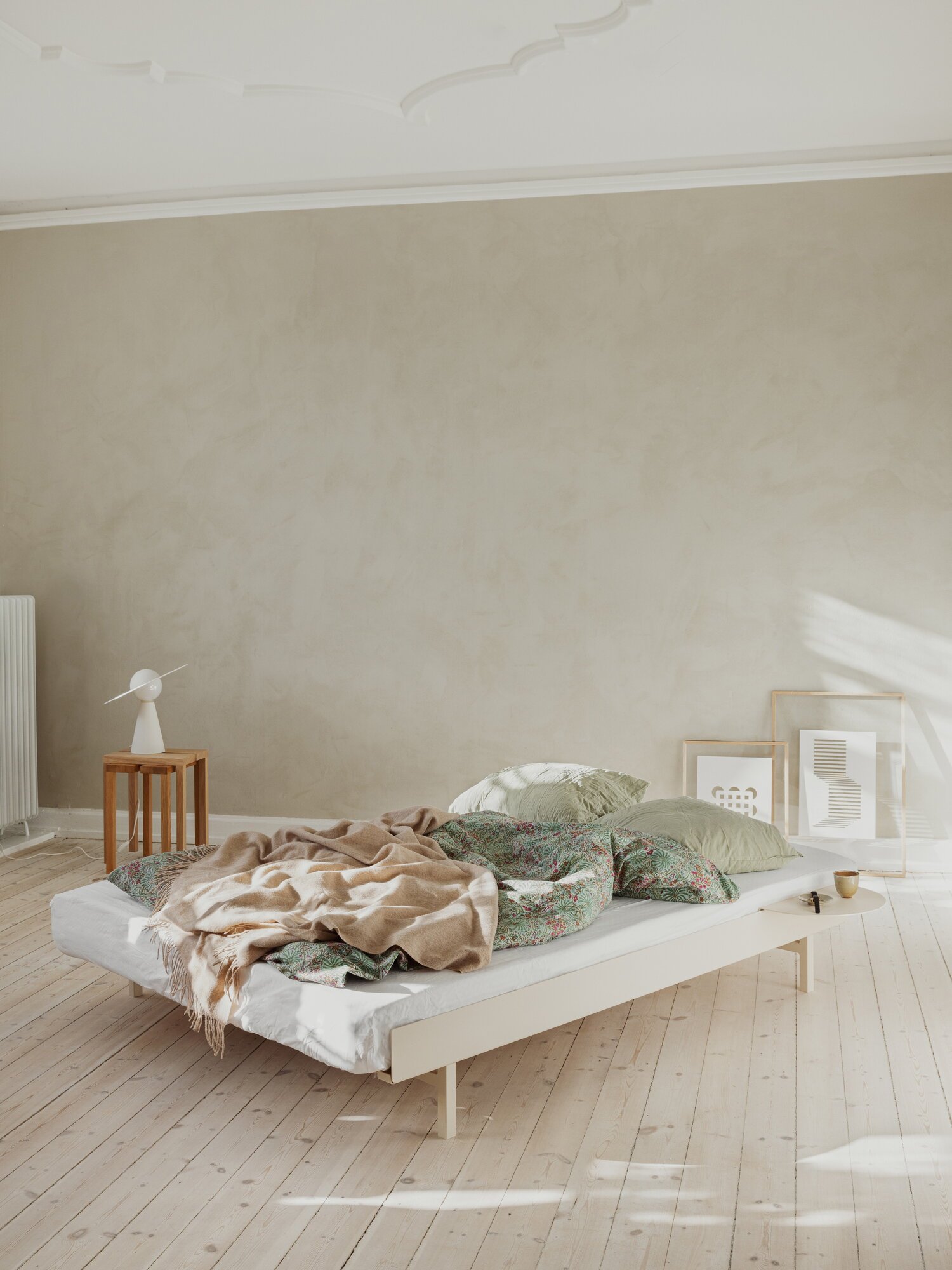 Moebe Bed, high, 90-180 cm, sand | Finnish Design Shop