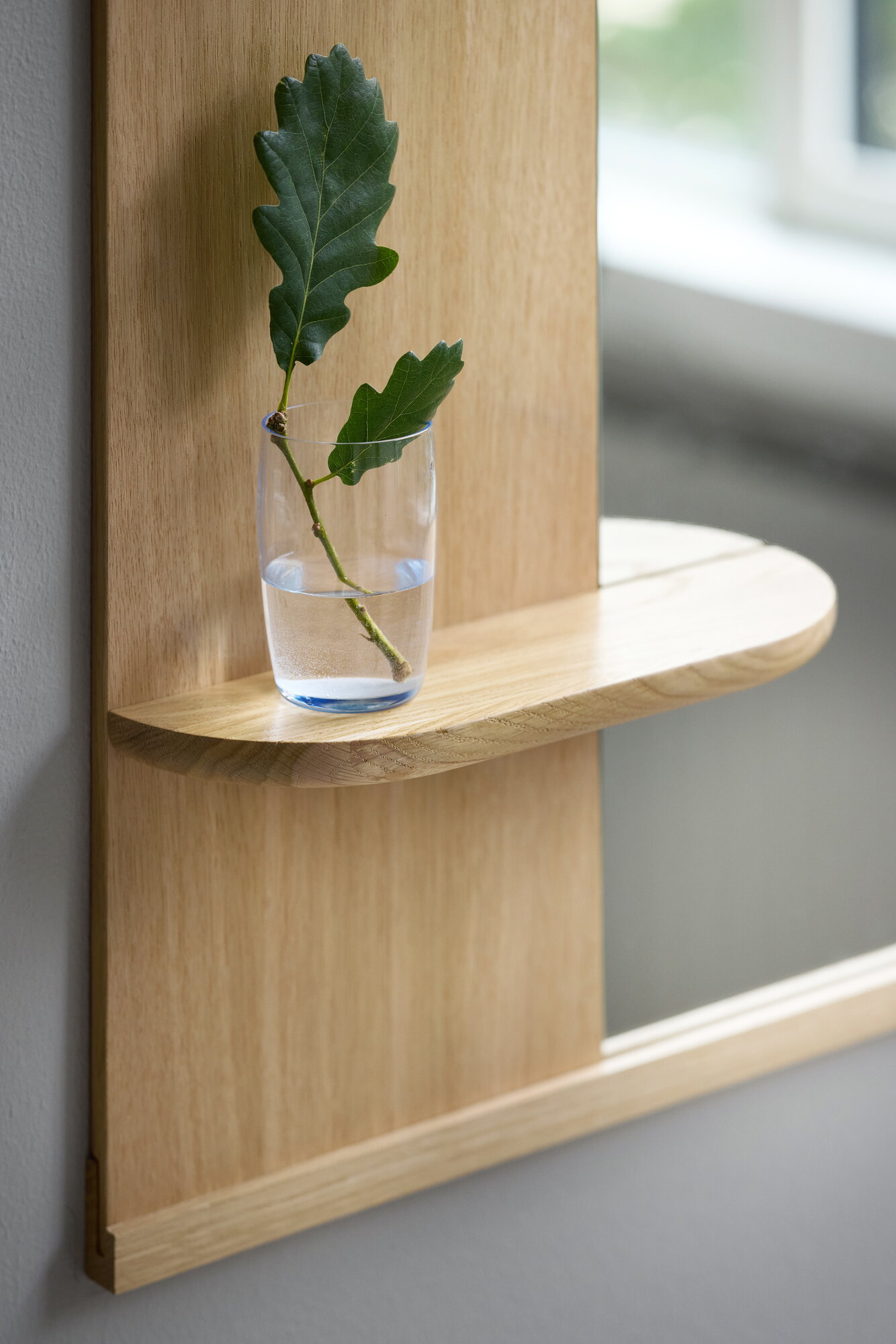 Moebe Mirror with a shelf, 70 cm, oak | Finnish Design Shop