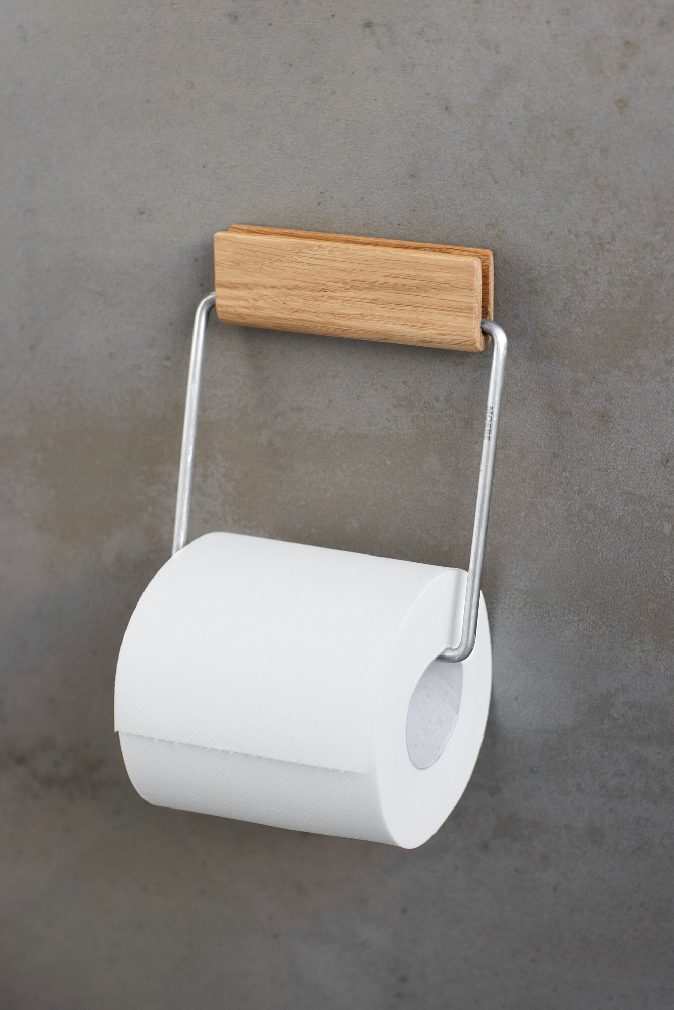 Moebe Toilet roll holder, oak - steel | Finnish Design Shop