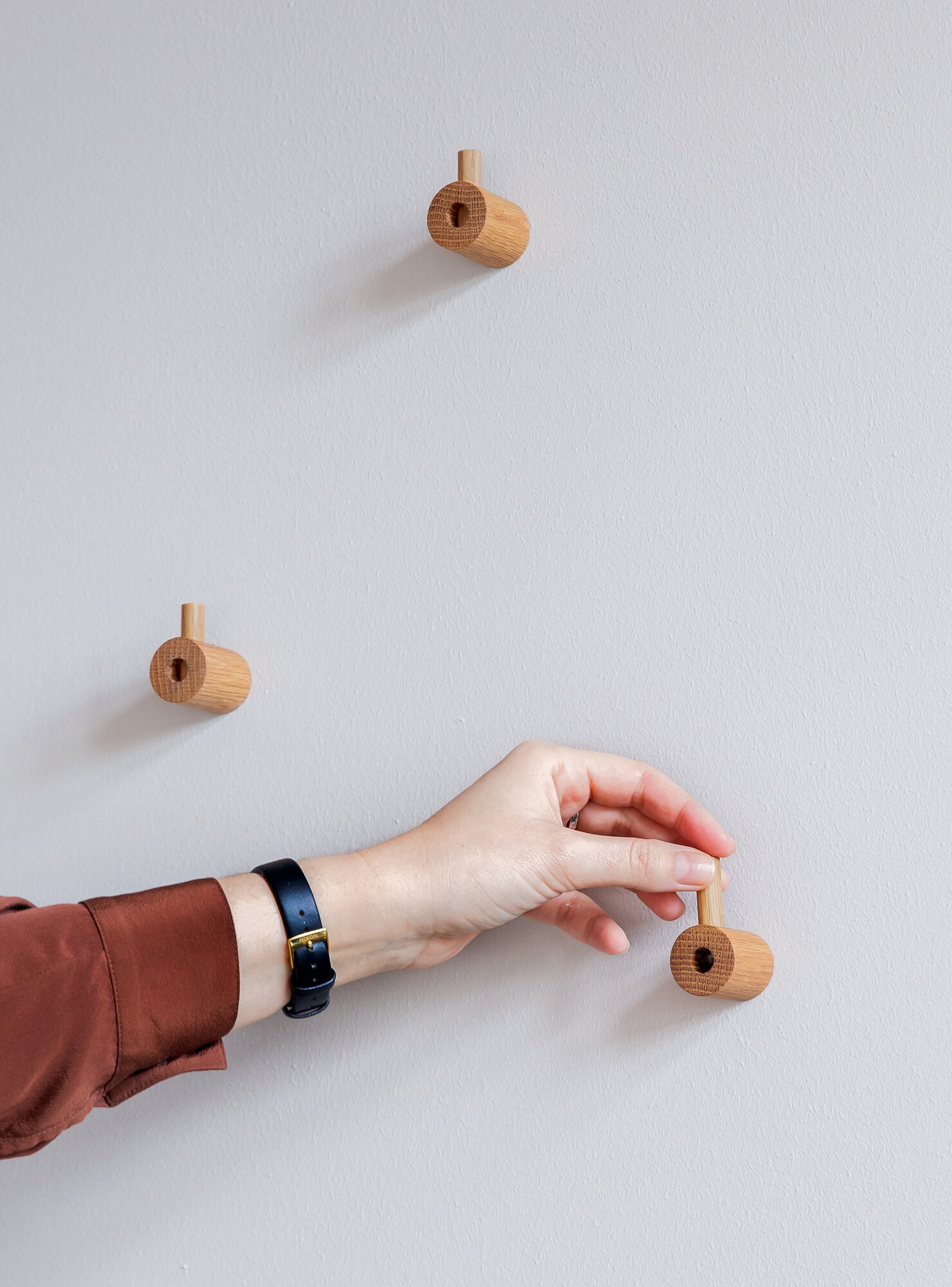 Moebe Wooden wall hook, oak | Finnish Design Shop
