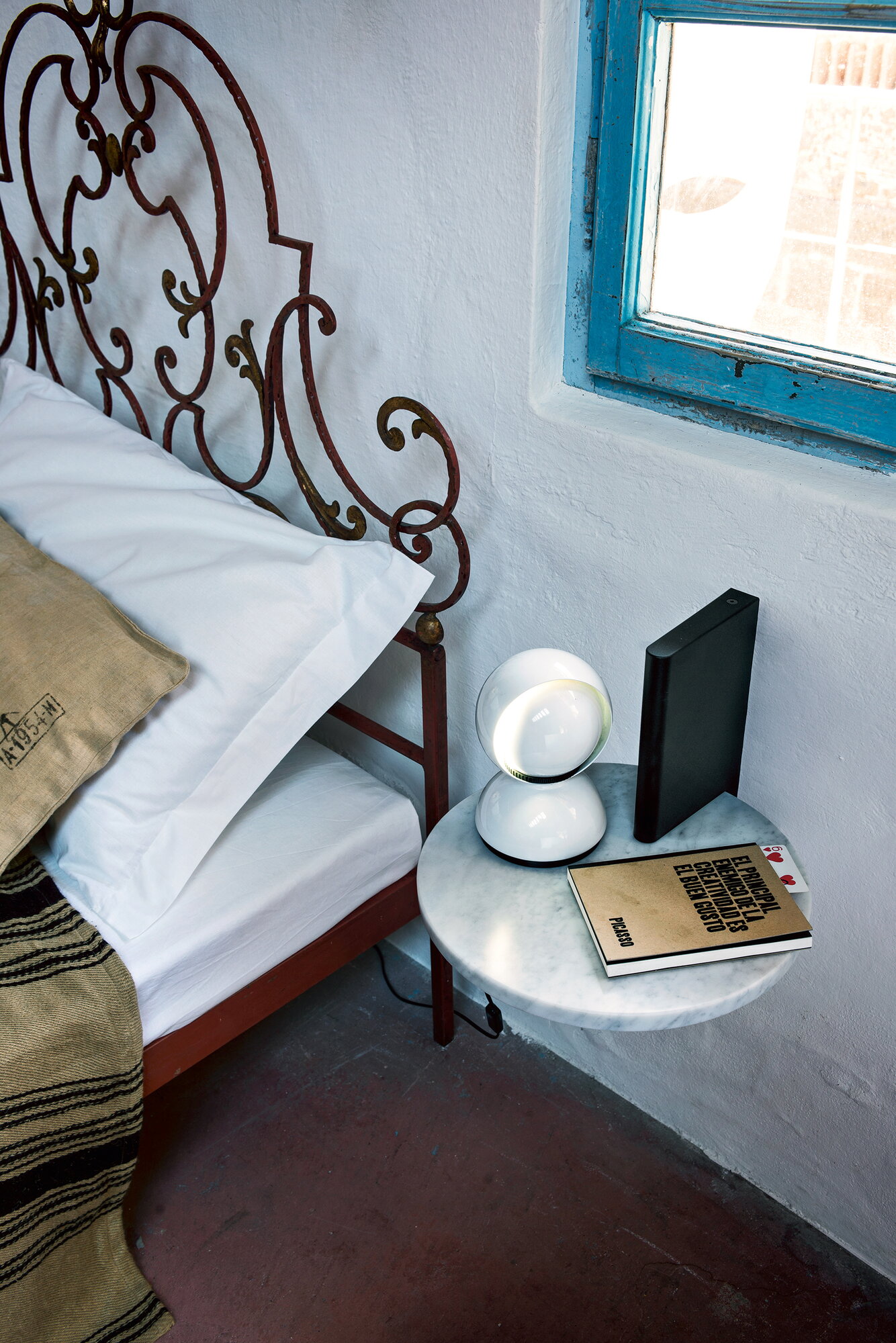 Magis Spike shelf, black - white Carrara marble | Finnish Design Shop