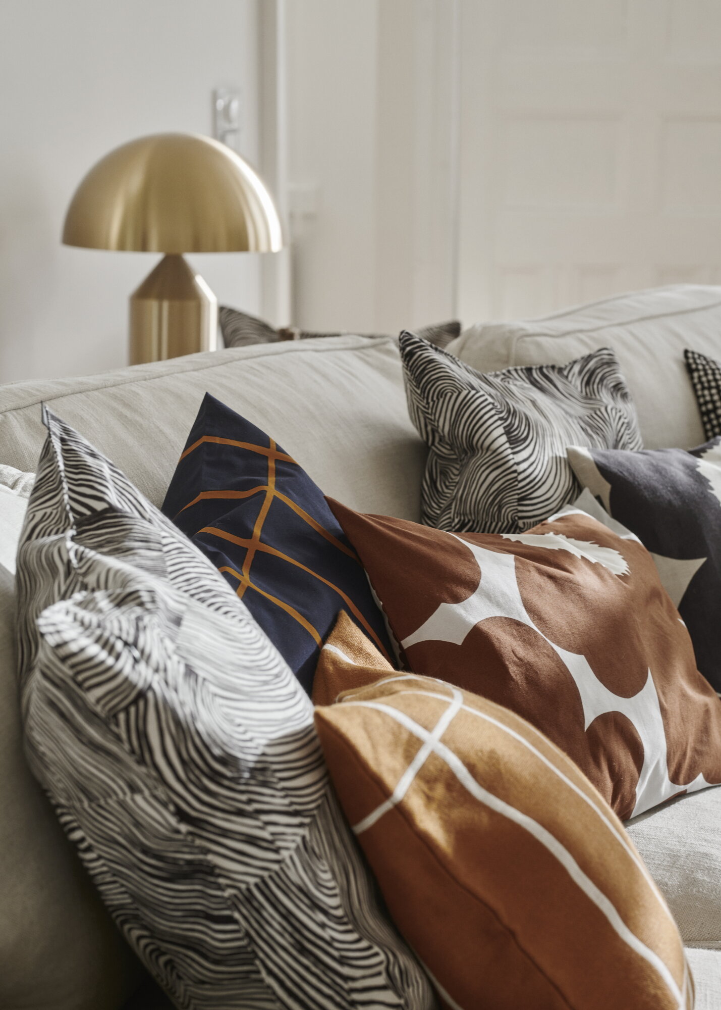 Oluce Atollo 239 table lamp, gold | Finnish Design Shop