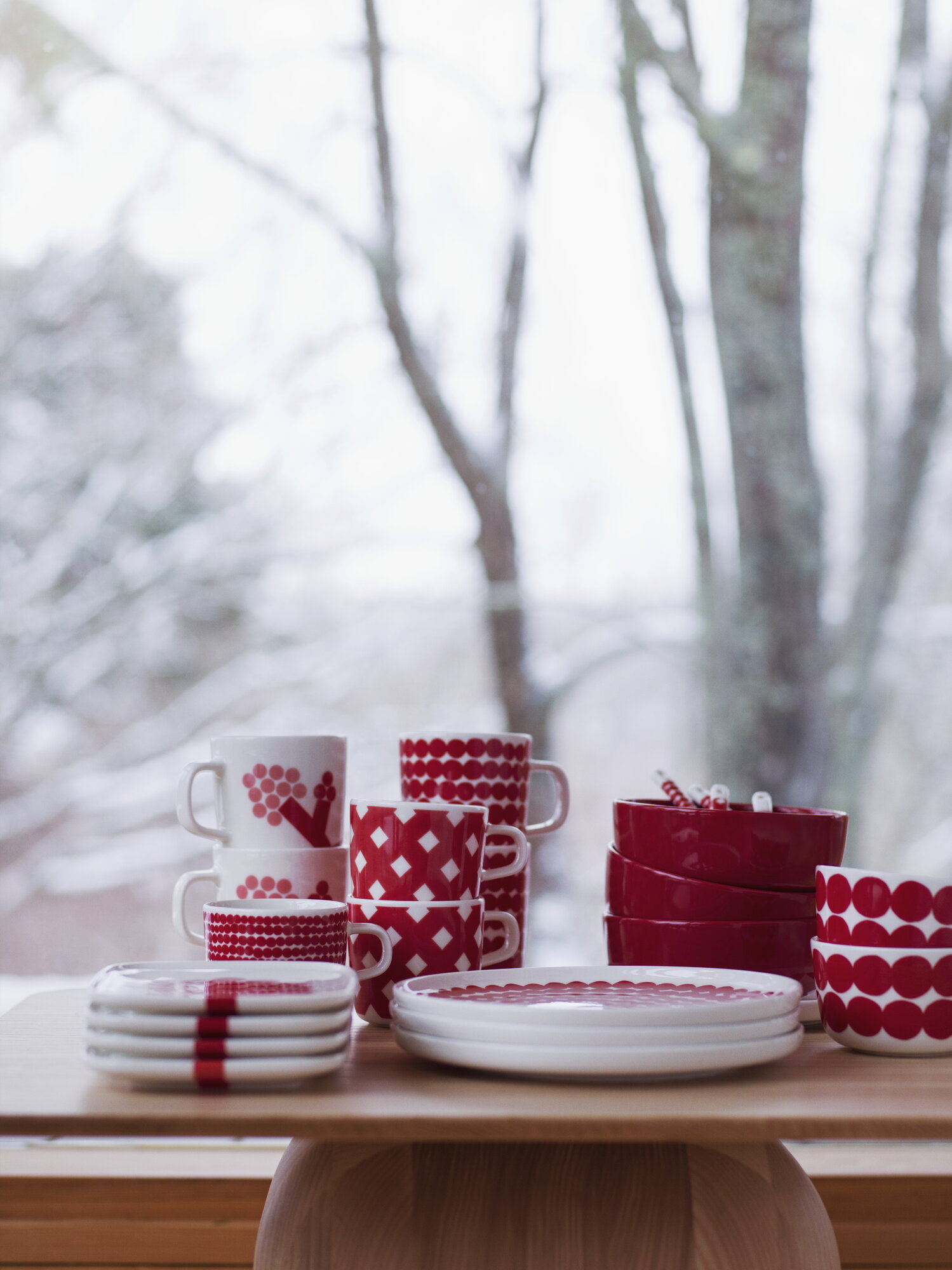 Nikari April table, low, ash | Finnish Design Shop