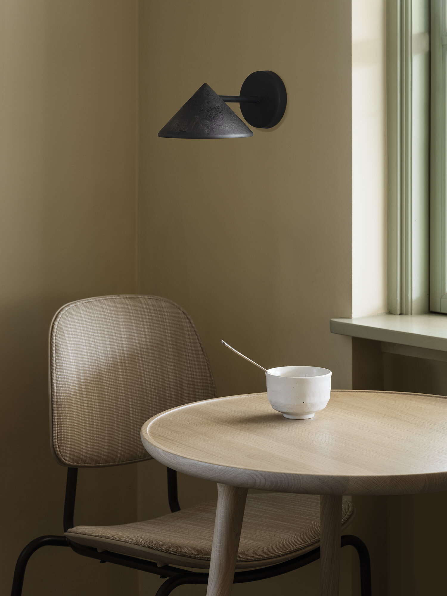 Mater Terra wall lamp, coffee waste black | Finnish Design Shop