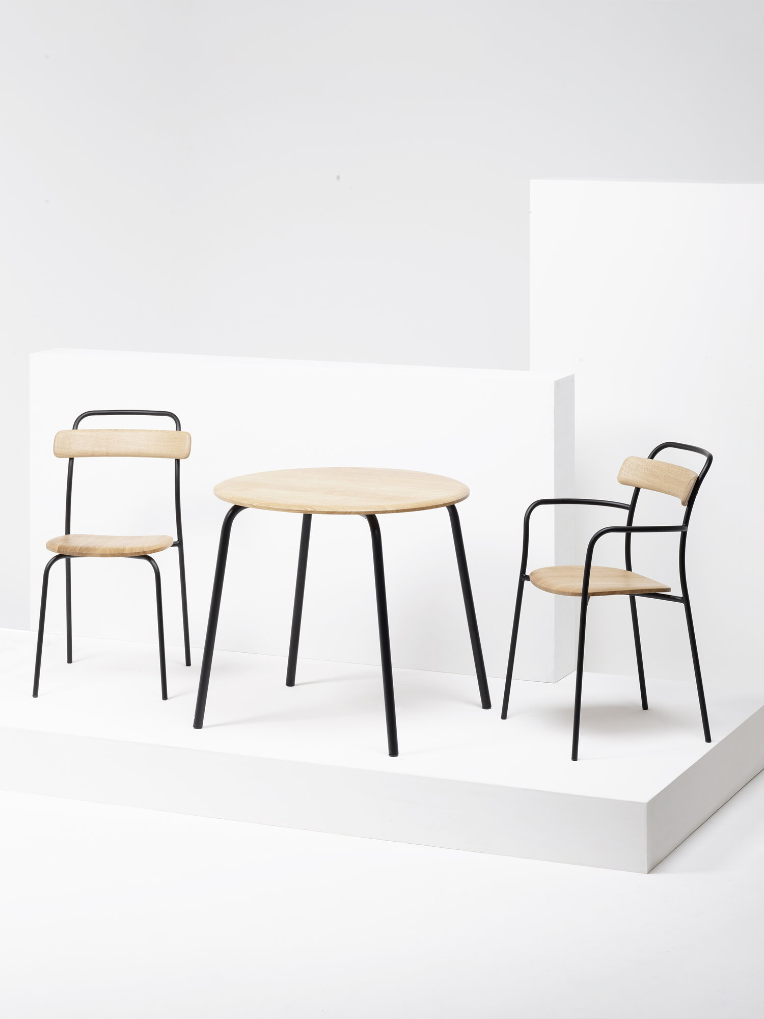 Mattiazzi MC16 Forcina Stuhl, schwarzer Stahl – Esche | Finnish Design Shop