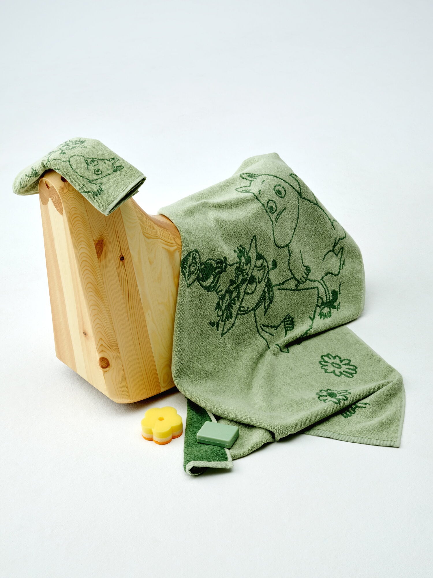 Moomin Arabia Muumi kylpypyyhe, 70 x 140 cm, Sydänystävät | Finnish ...