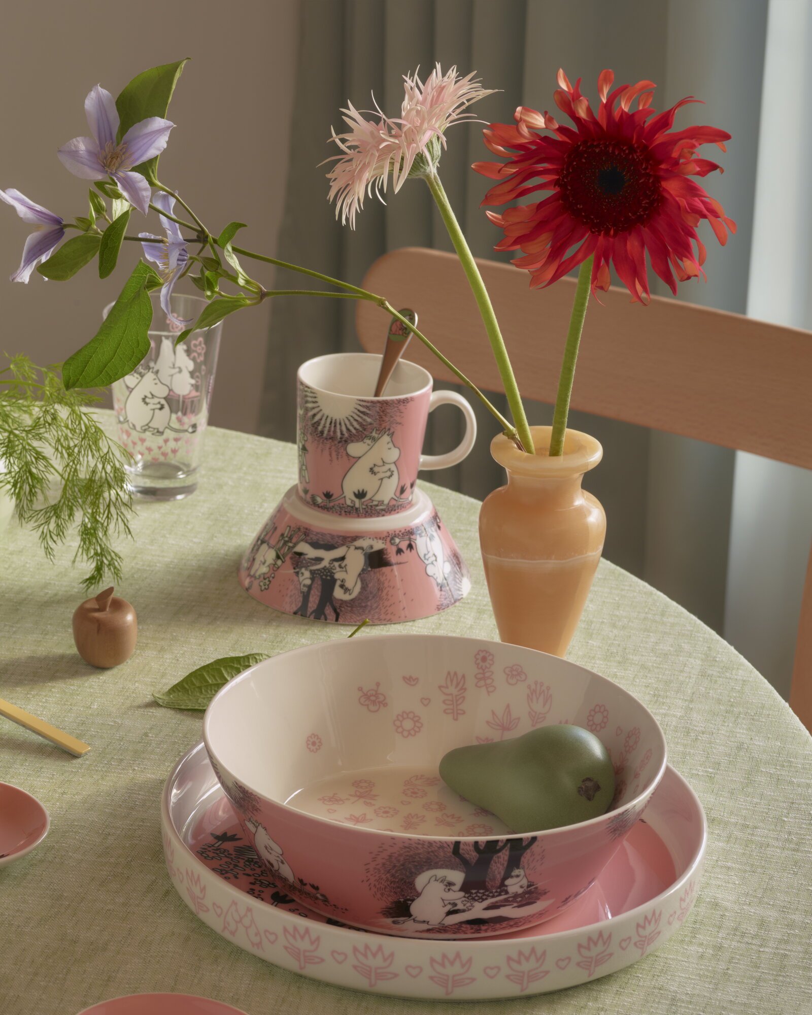 Moomin Arabia Moomin pie dish, 28 cm, Love 30 | Finnish Design Shop