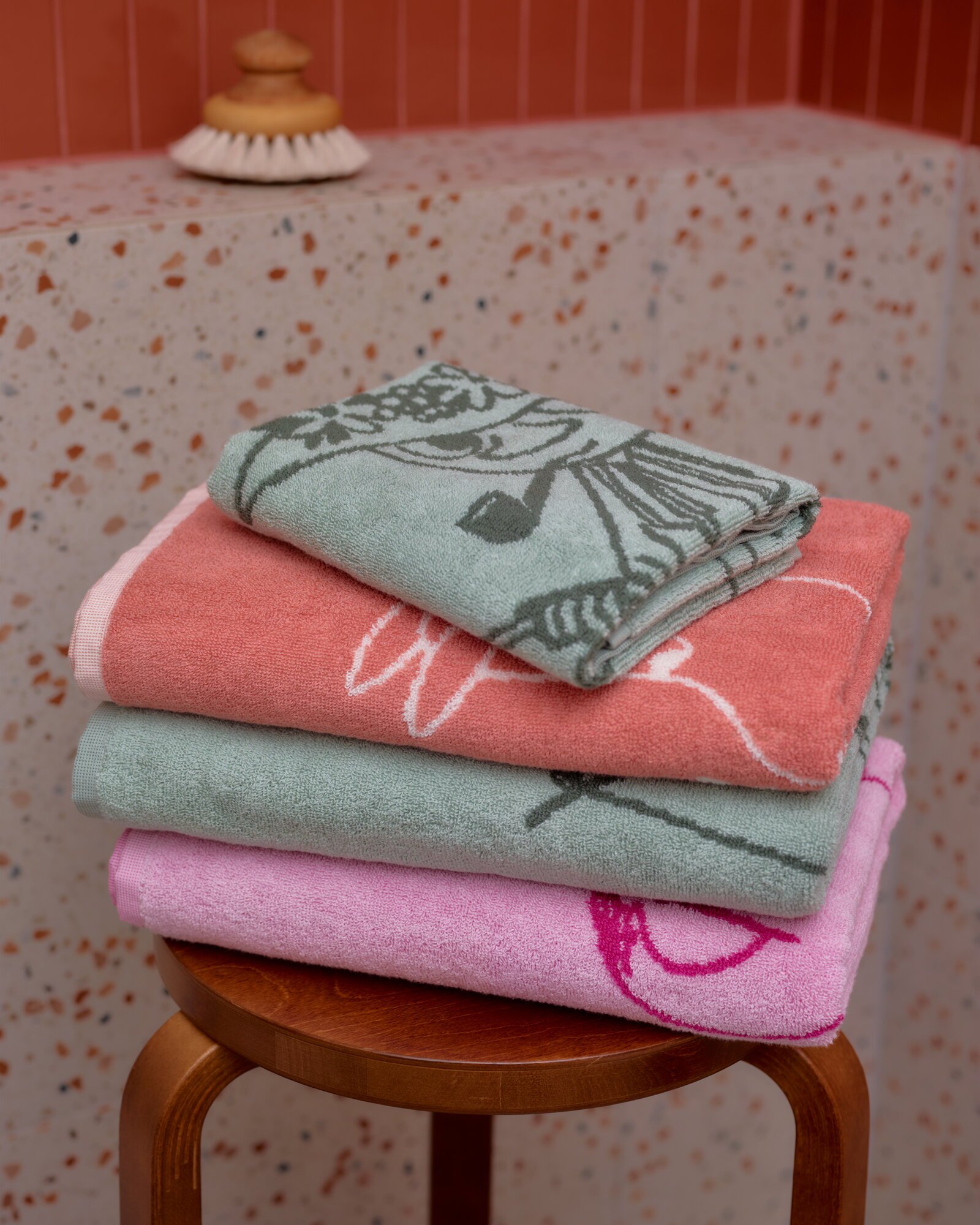 Moomin Arabia Moomin hand towel, 50 x 70 cm, Snorkmaiden pink | Finnish ...