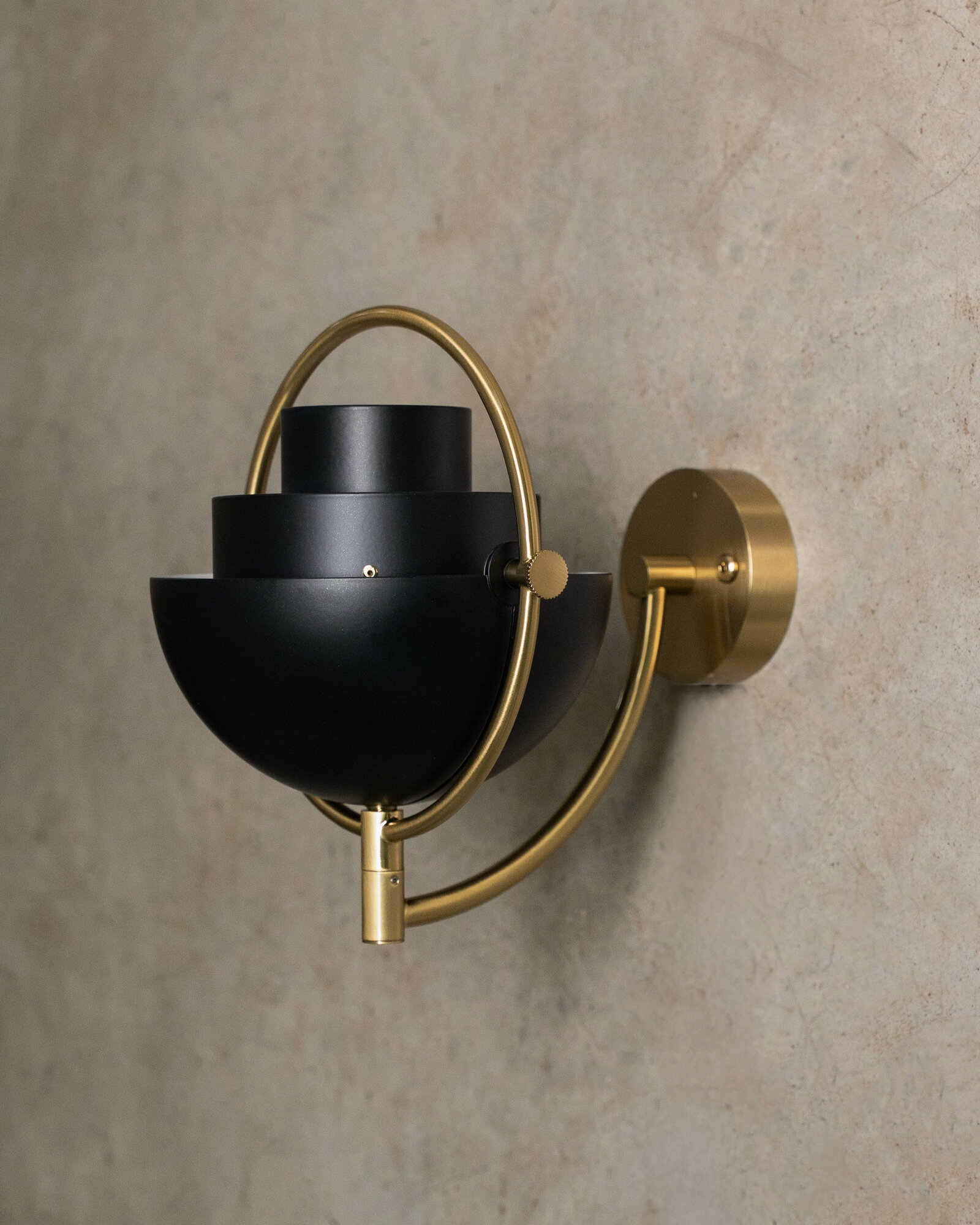 GUBI Multi-Lite wall lamp, brass - black semi-matt | Finnish Design Shop