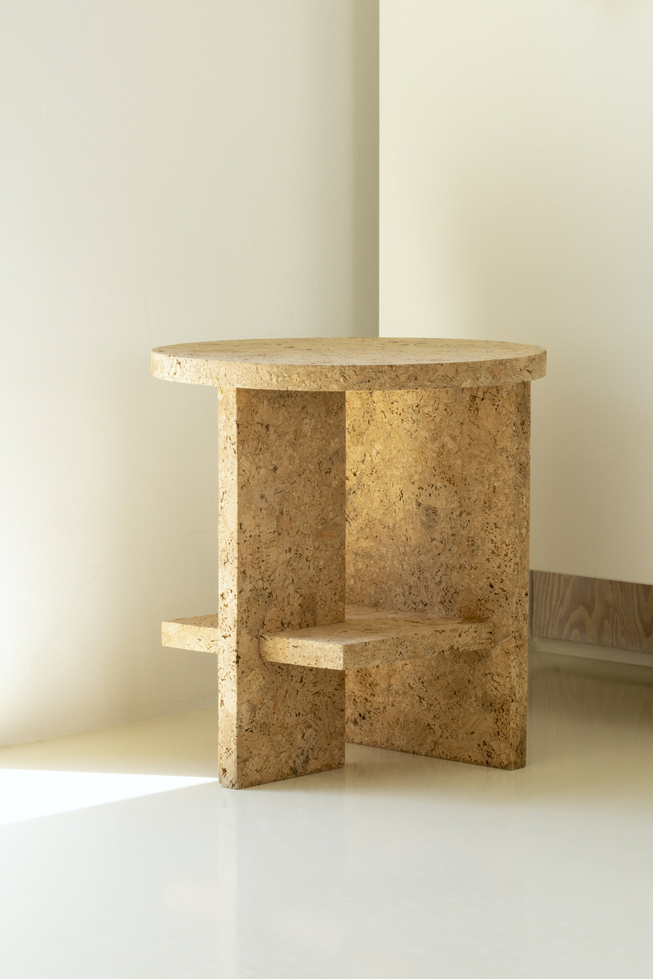 Nine Tee side table, round, natural cork | Finnish Design Shop