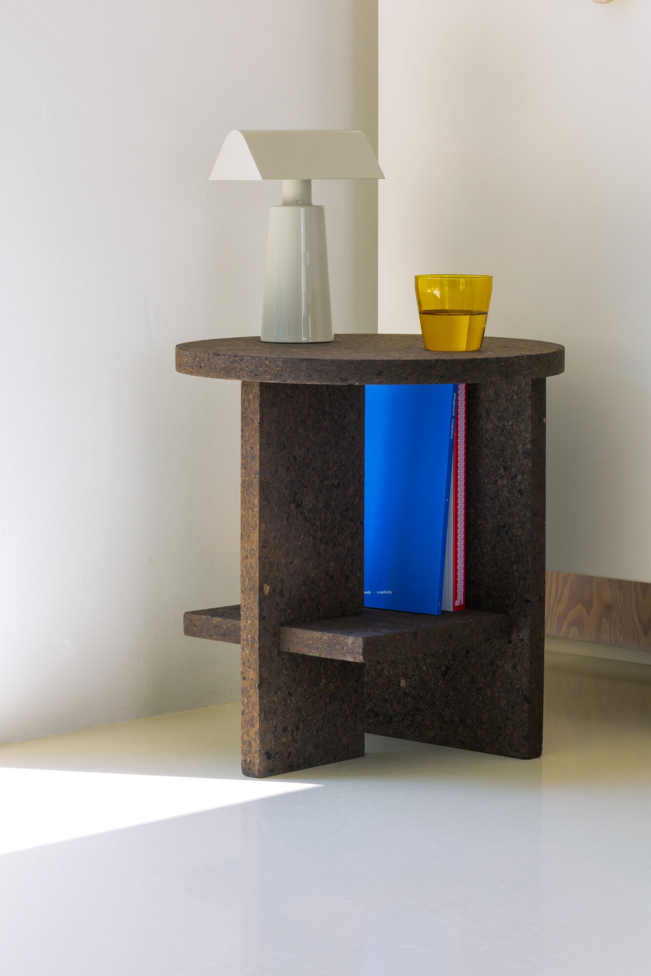 Nine Tee side table, round, smoked cork | Finnish Design Shop