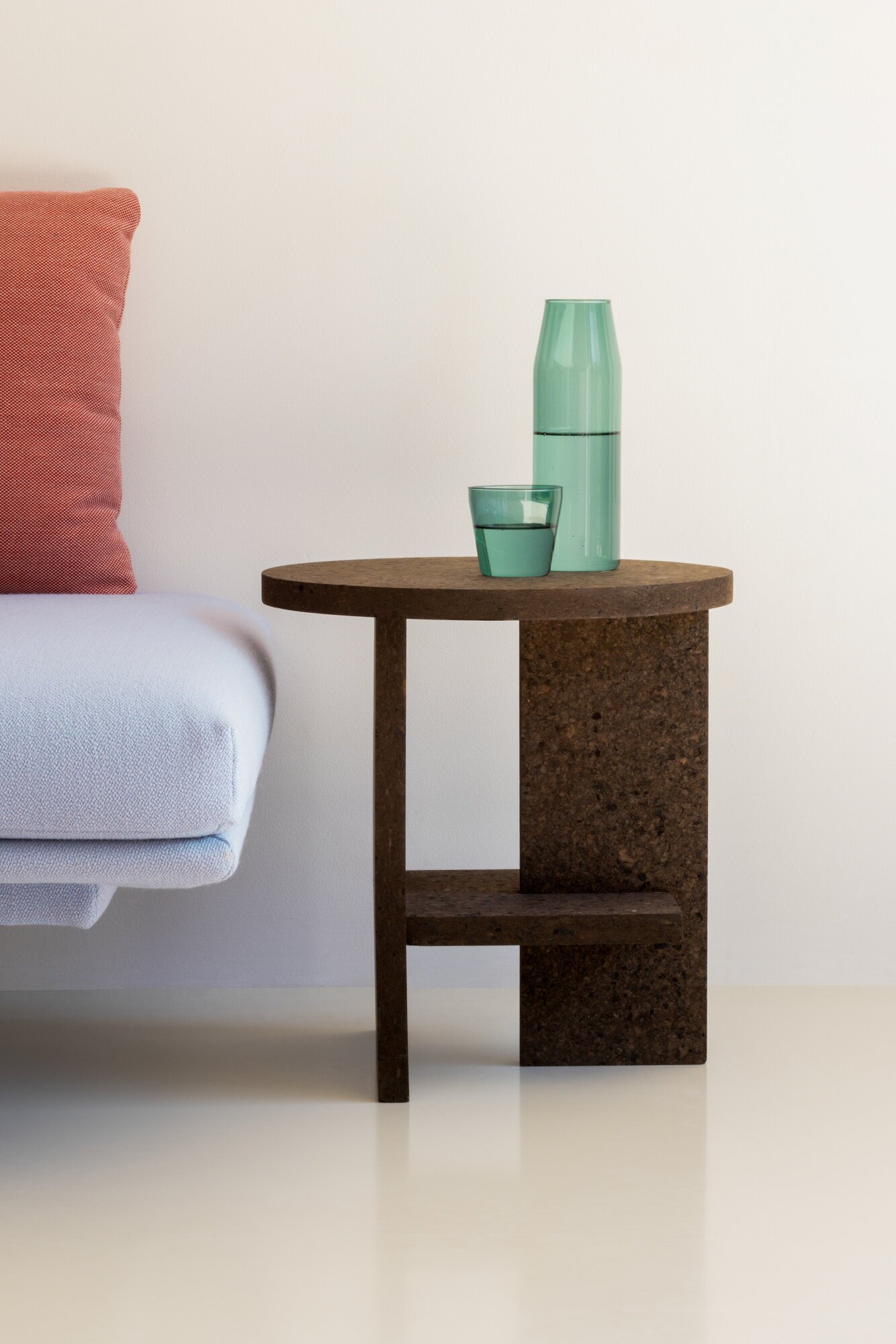 Nine Tee side table, round, smoked cork | Finnish Design Shop