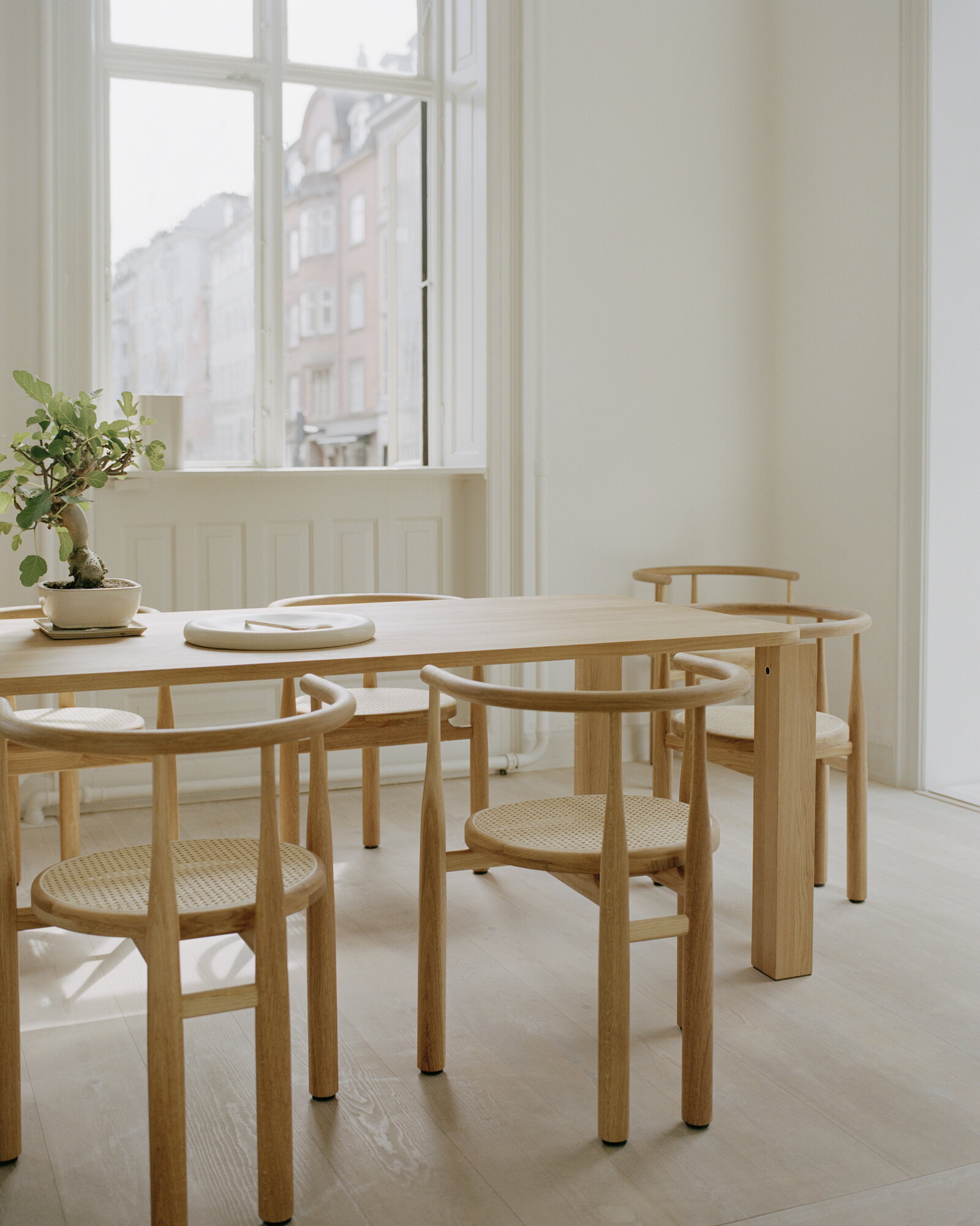 New Works Atlas dining table, 200 x 95 cm, natural oak | Finnish Design ...