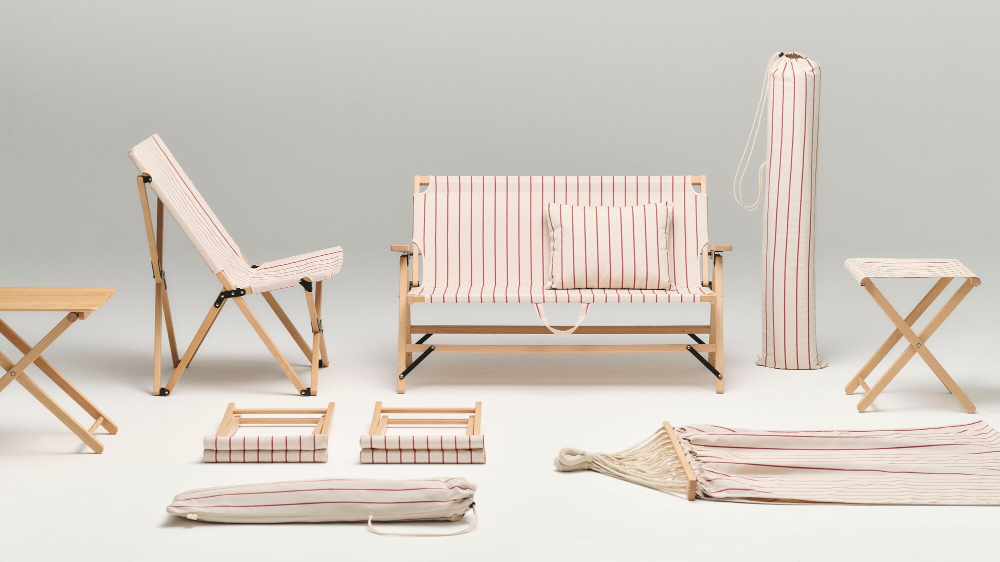 HAY Tabouret pliant Outdoor Market, beige - rayure rouge | Finnish ...
