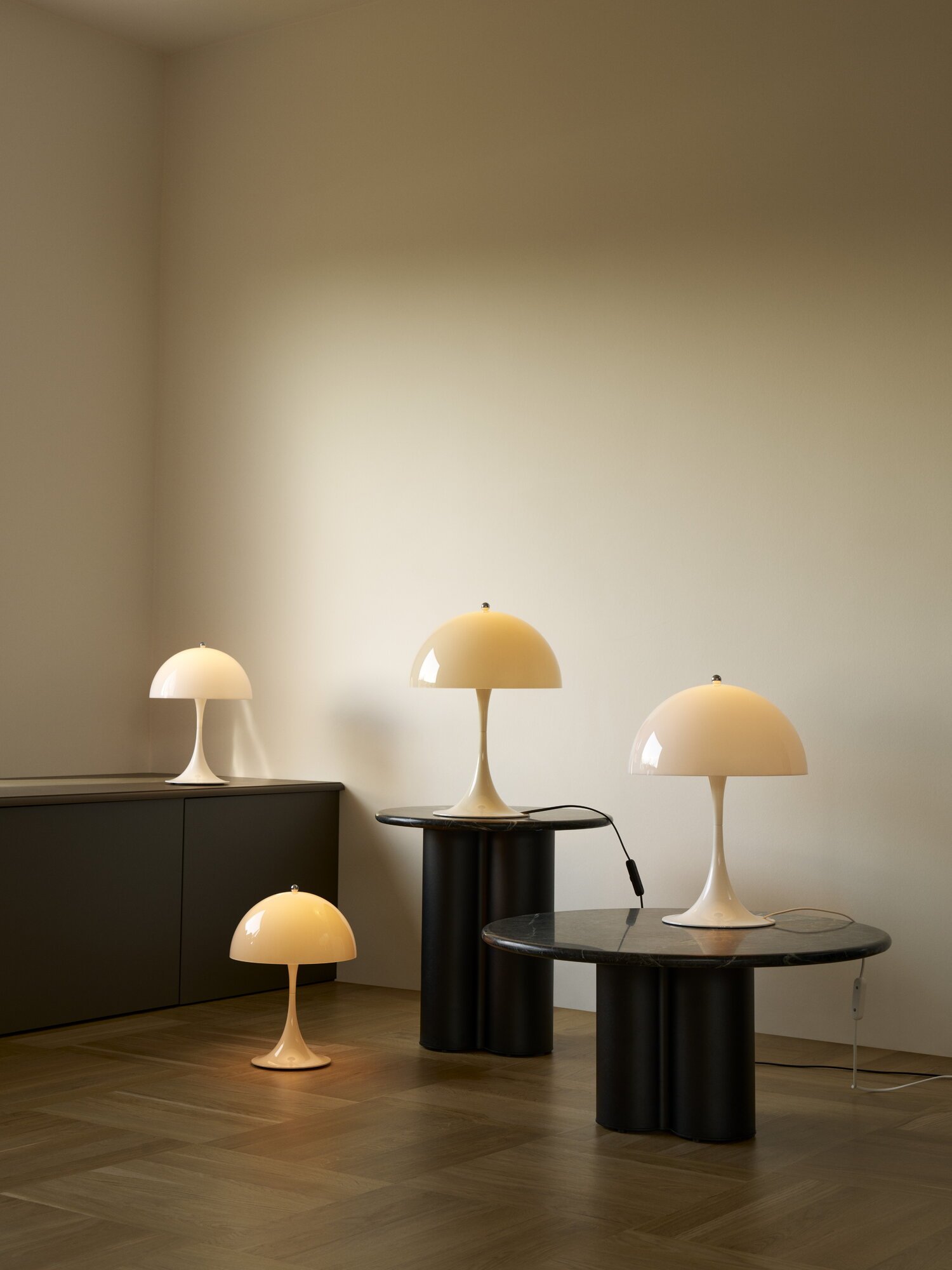 Louis Poulsen Panthella 320 table lamp, opal white | Finnish Design Shop