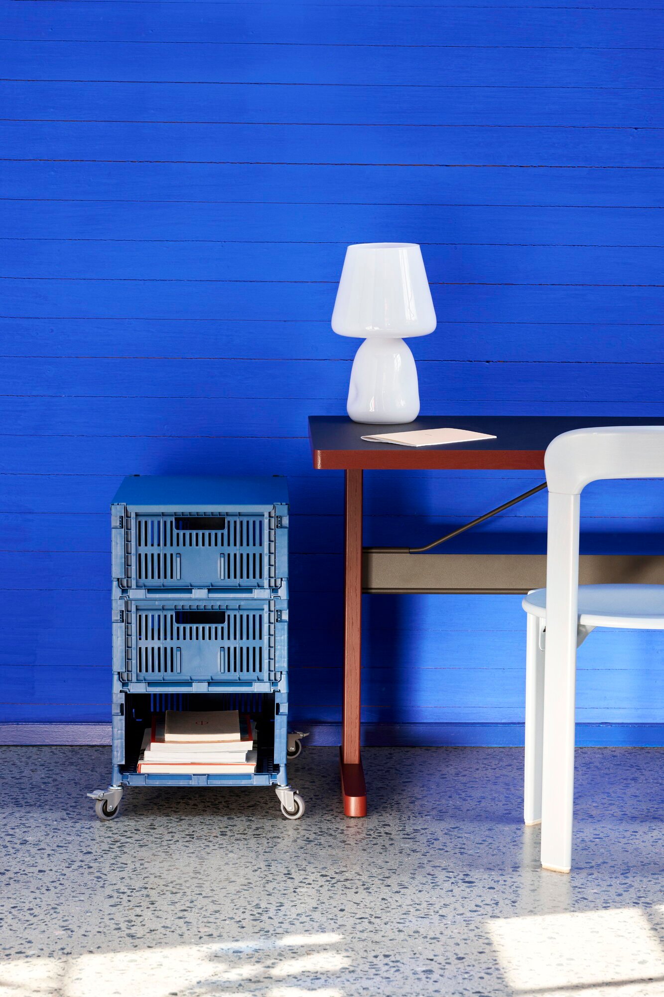 HAY Colour Crate lid, M, steel, electric blue | Finnish Design Shop CH