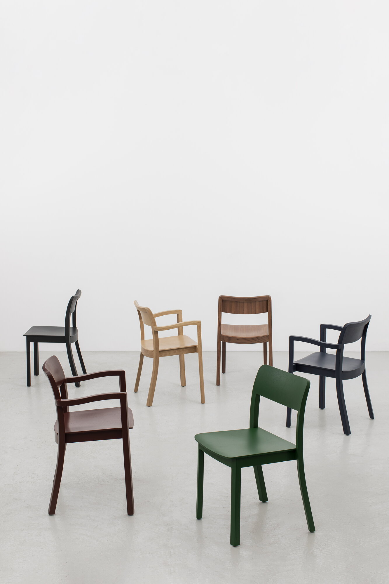 HAY Pastis tuoli, lakattu pähkinä | Finnish Design Shop