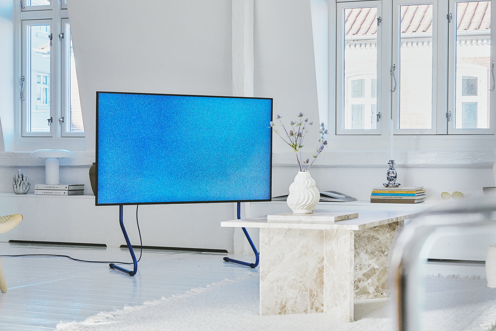Pedestal Sway TV stand, ultra marine | Finnish Design Shop