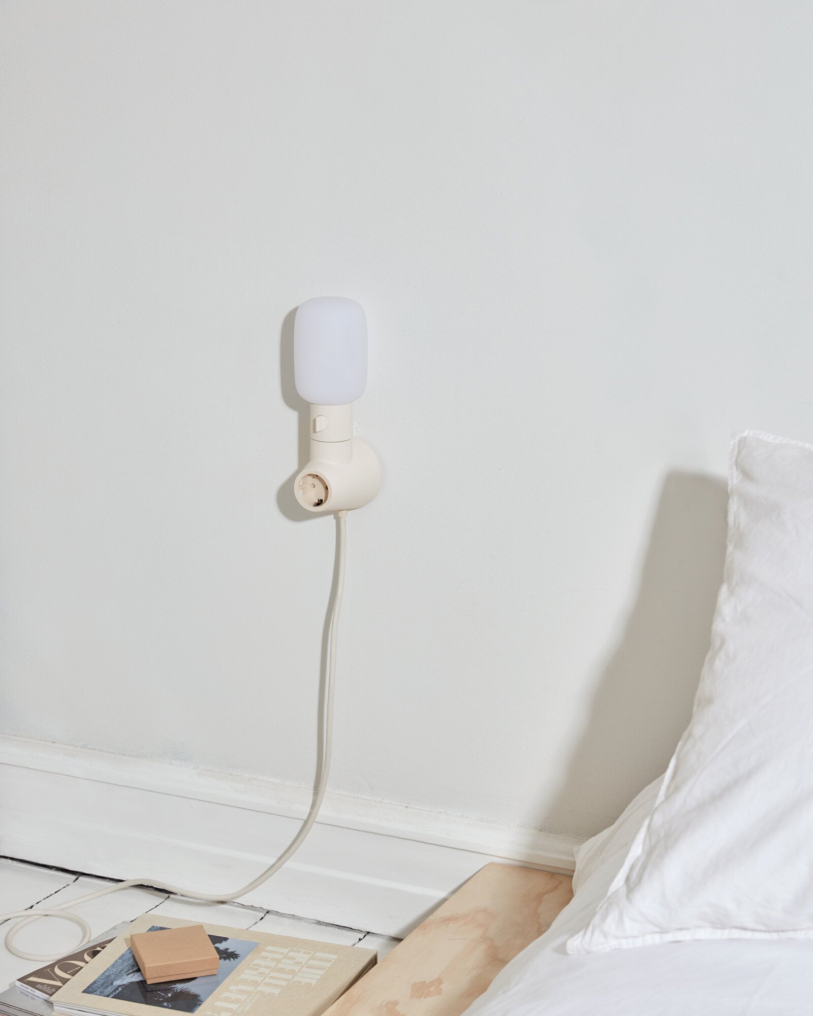 Pedestal Power Base, pearl | Finnish Design Shop