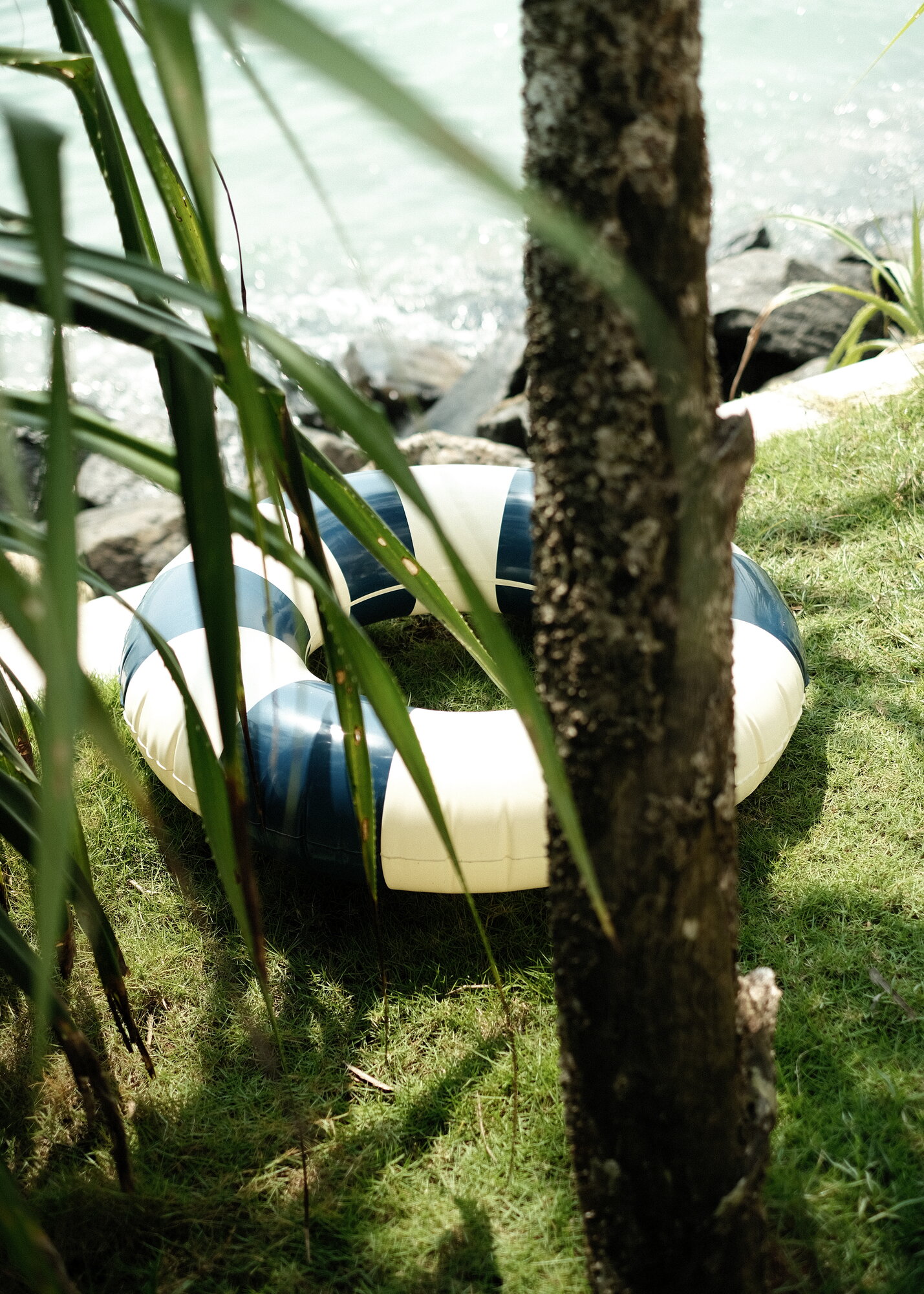 Petites Pommes Celine Grand float, 120 cm, Cannes Blue | Finnish Design ...