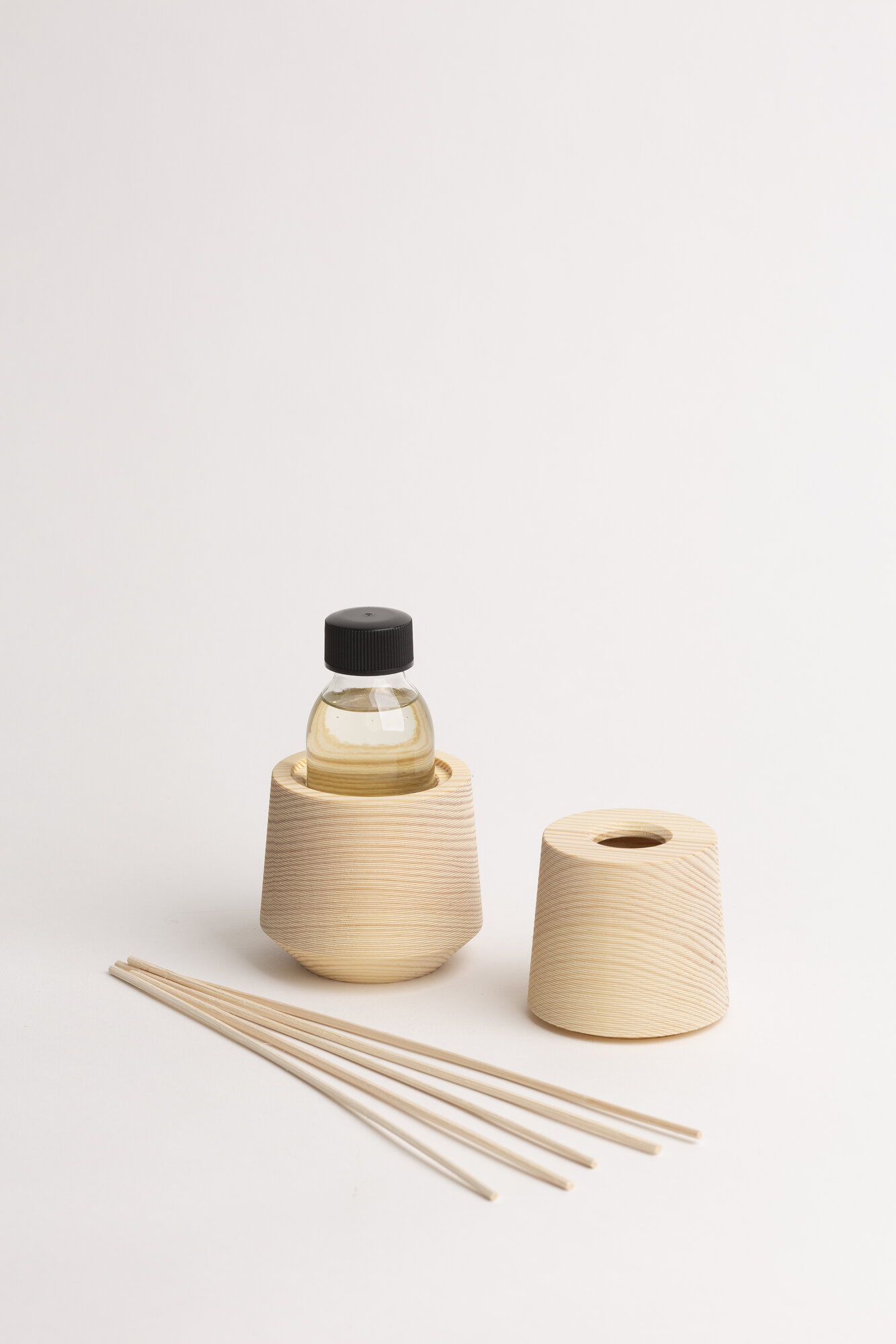 Hetkinen Pine diffuser and scent diffuser set, forest | Finnish Design Shop