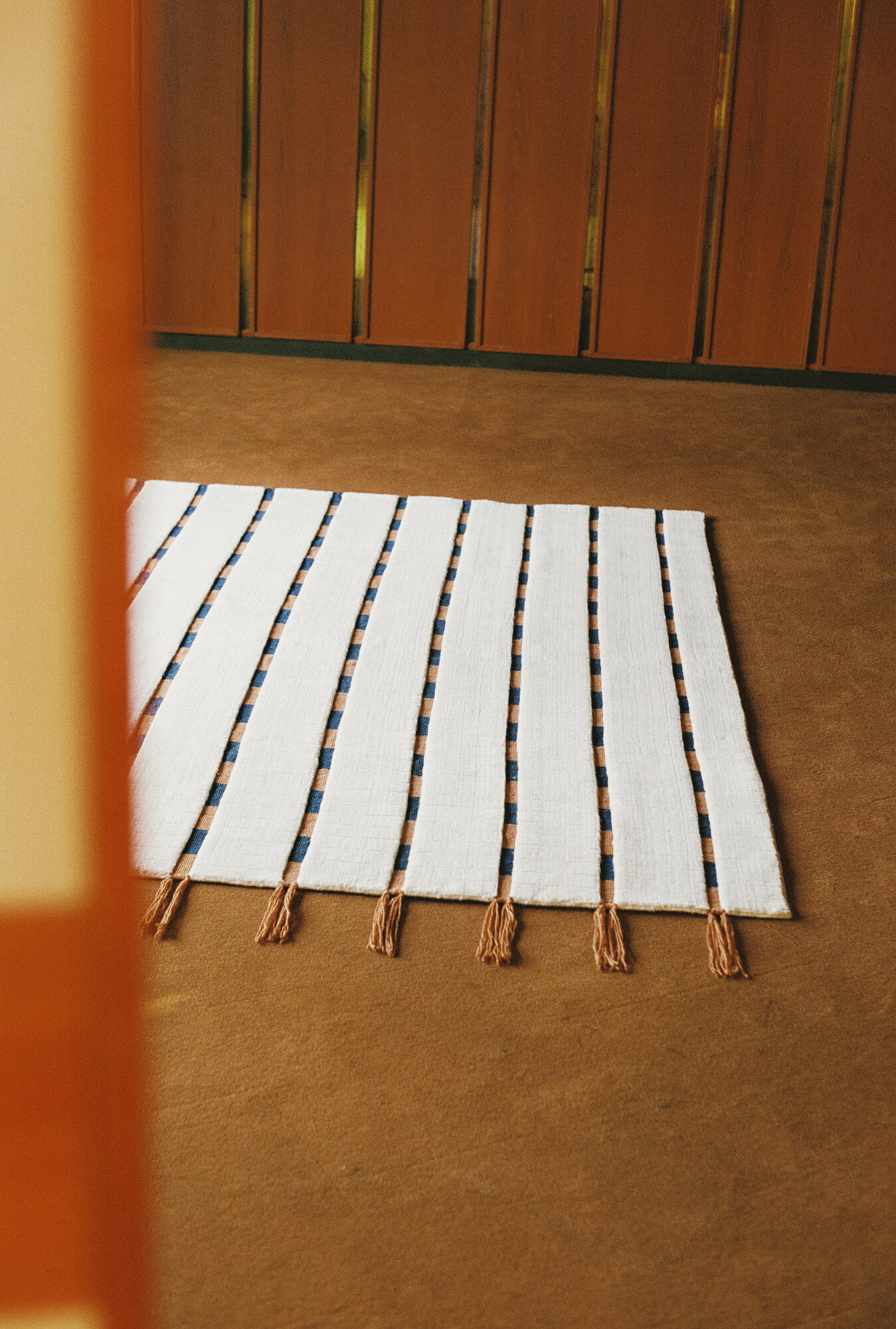 Woven Works Tapis Stream, blanc | Finnish Design Shop