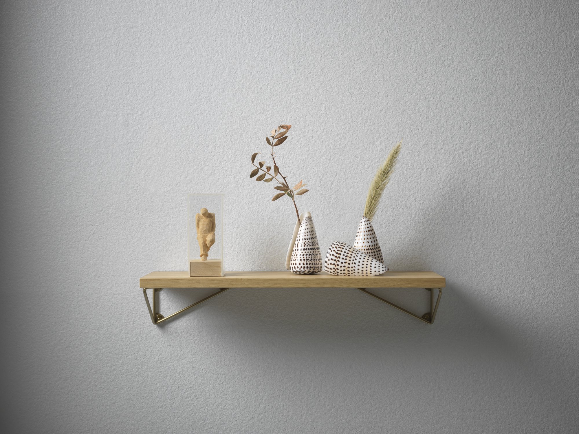 Maze Pythagoras XS shelf with brackets, oak - brass | Finnish Design Shop