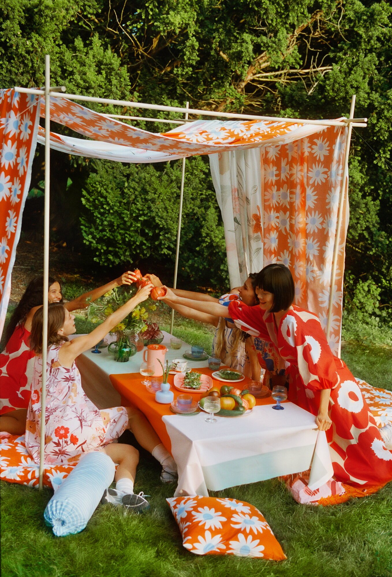 Marimekko Oiva pressopannu, lohenpunainen - tomaatti | Finnish Design Shop