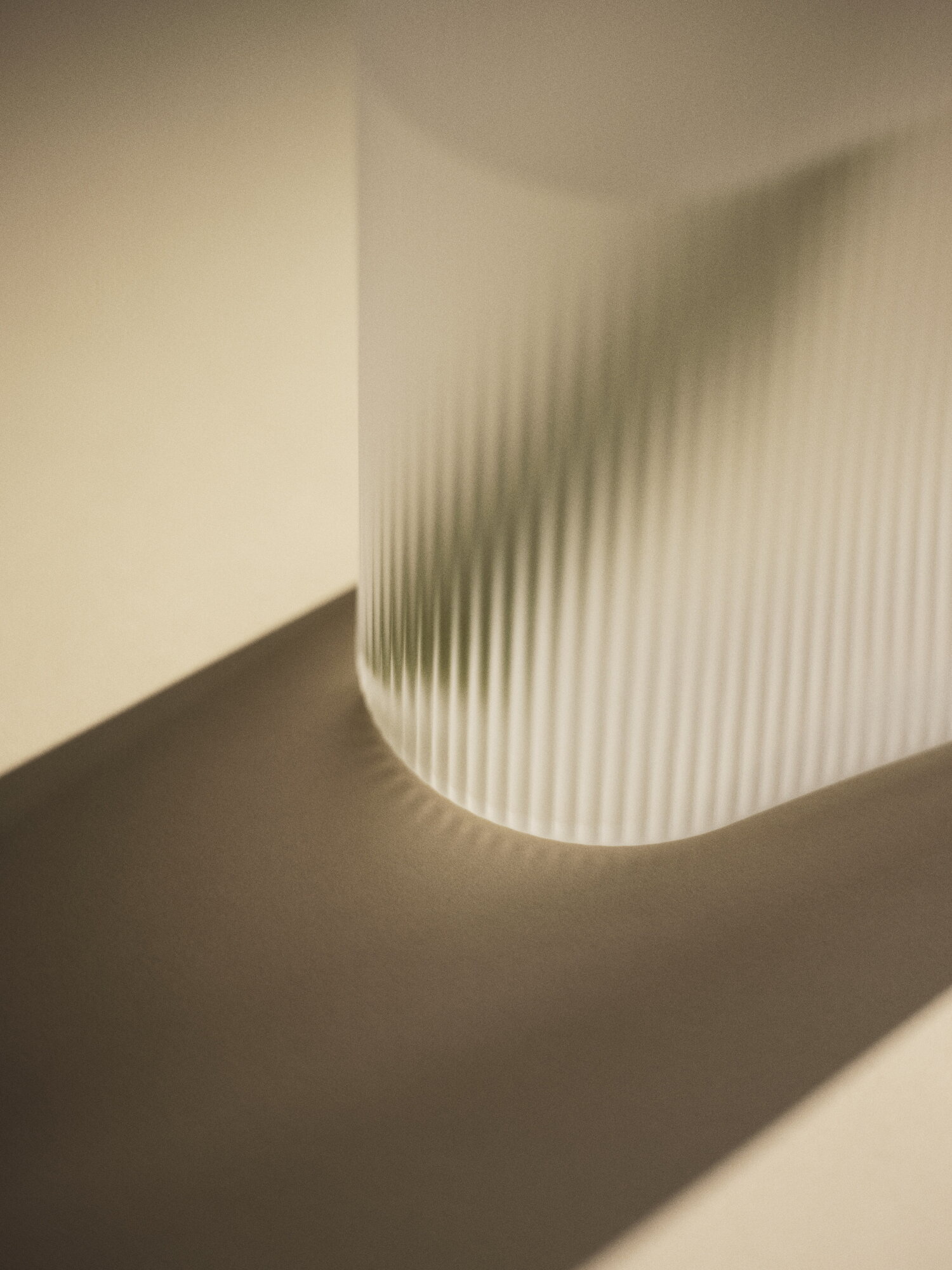 Muuto Ridge vase, 35 cm, white frosted glass | Finnish Design Shop