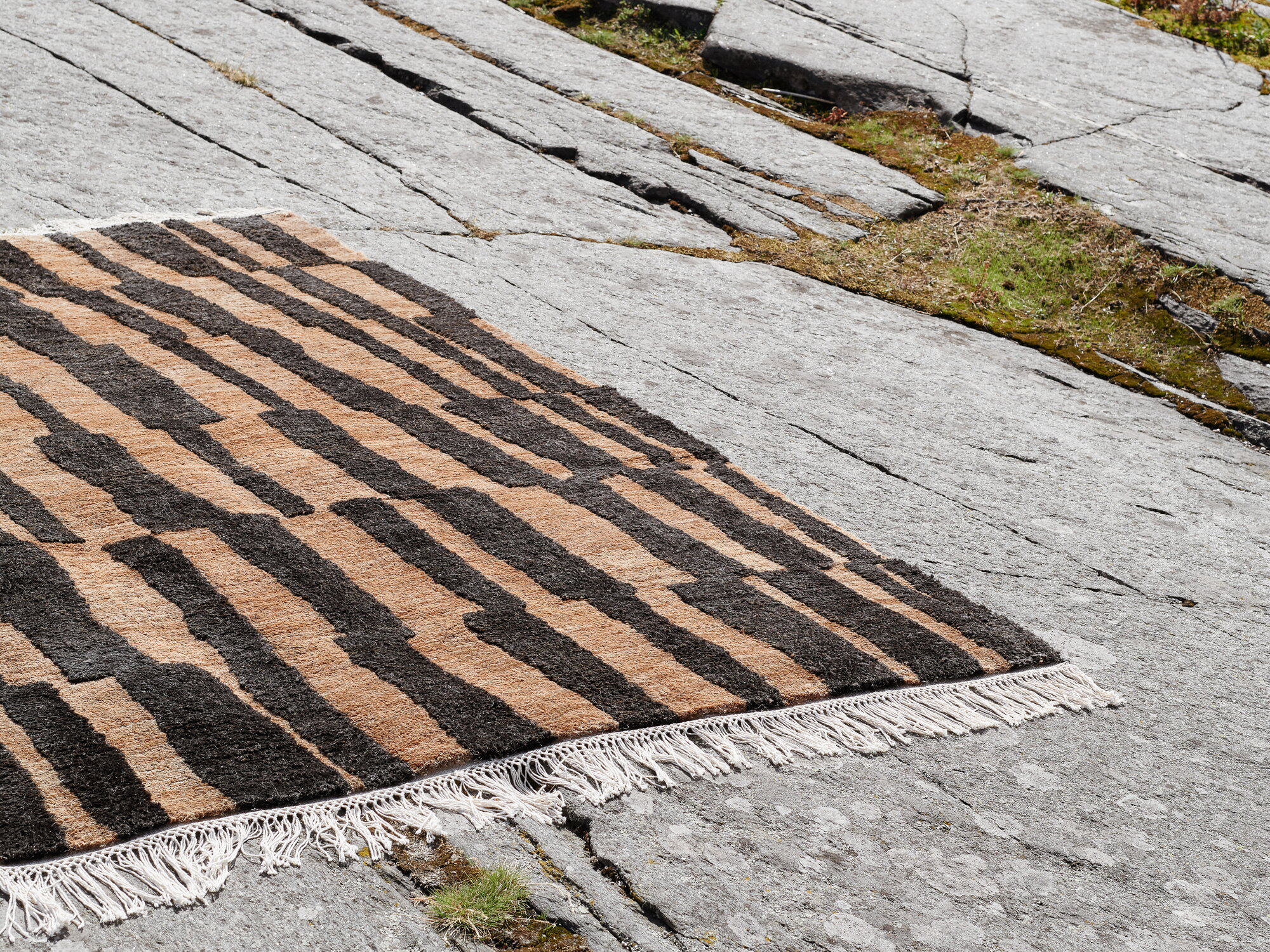 Roots Living Pilari rug, hemp, natural - black | Finnish Design Shop