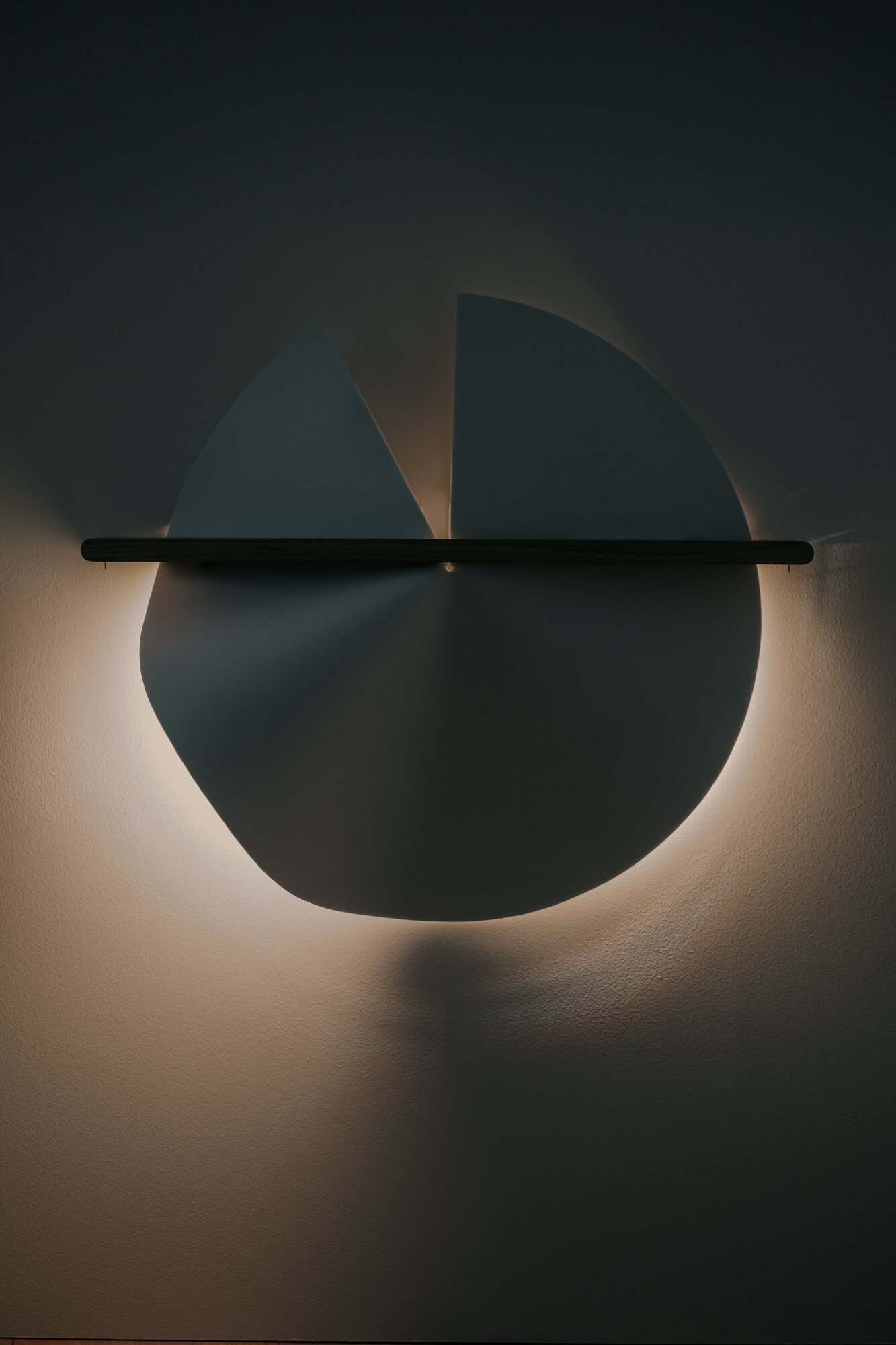 Motarasu Dawn wall lamp, white - oiled oak | Finnish Design Shop