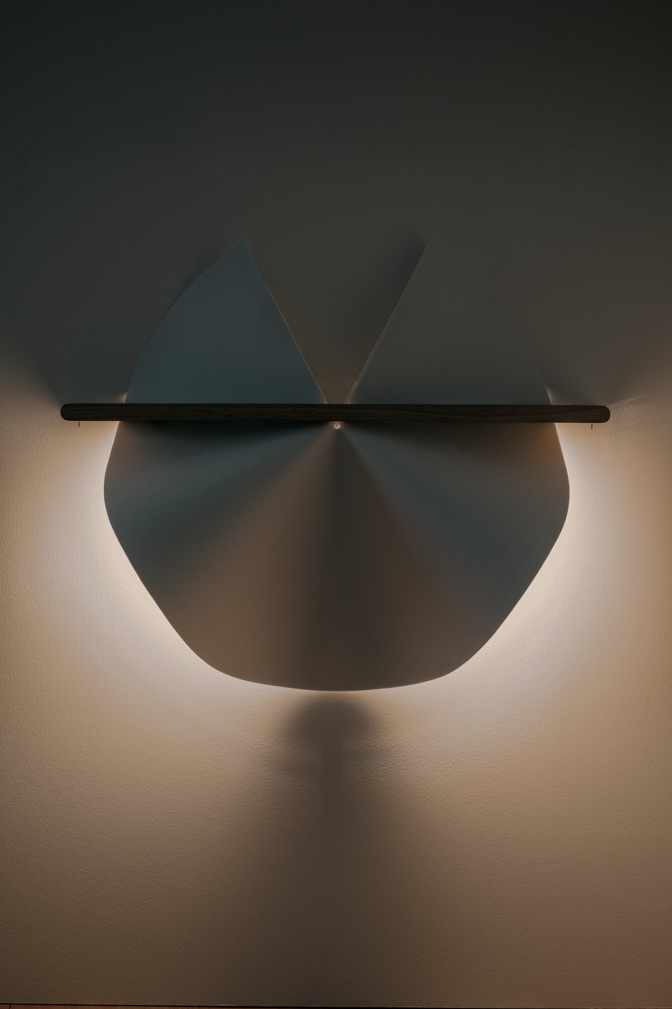 Motarasu Dawn wall lamp, white - oiled oak | Finnish Design Shop