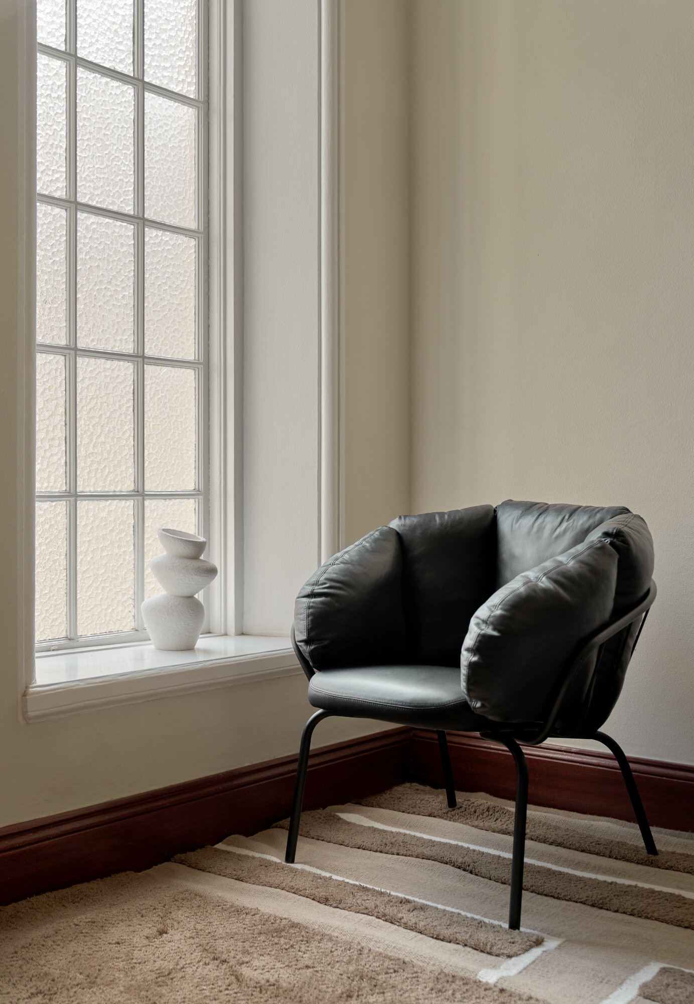 Maze Same Easy sillón, negro - cuero negro | Finnish Design Shop