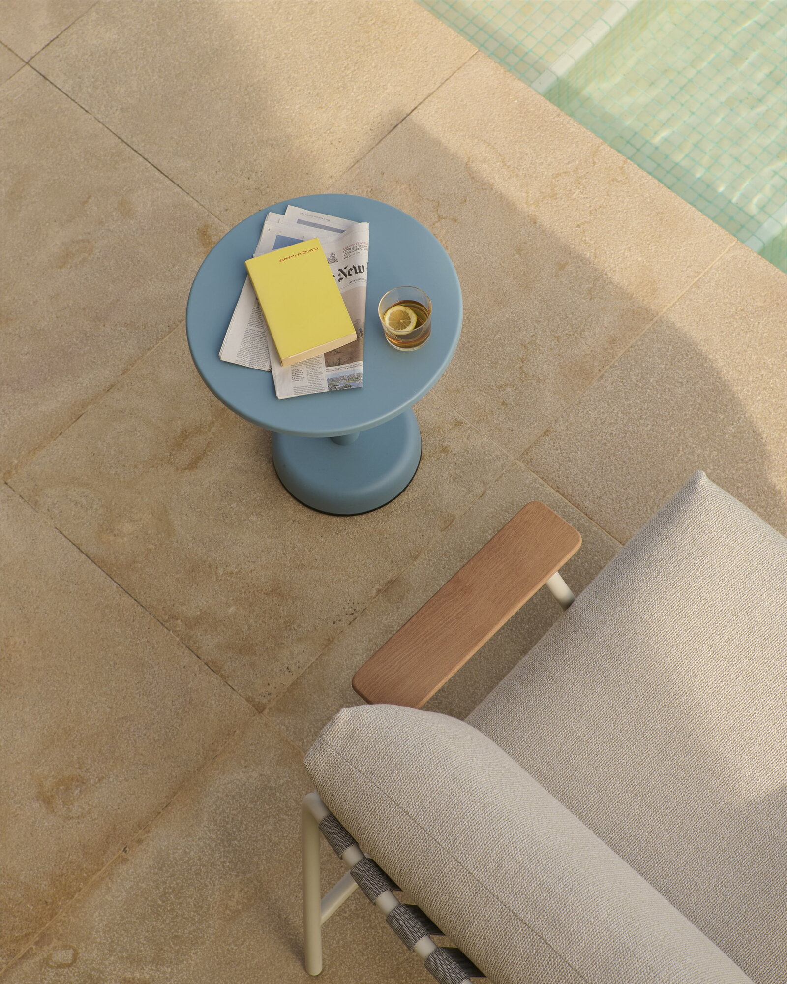 Muuto Linear Steel coffee table, 42 cm, pale blue | Finnish Design Shop