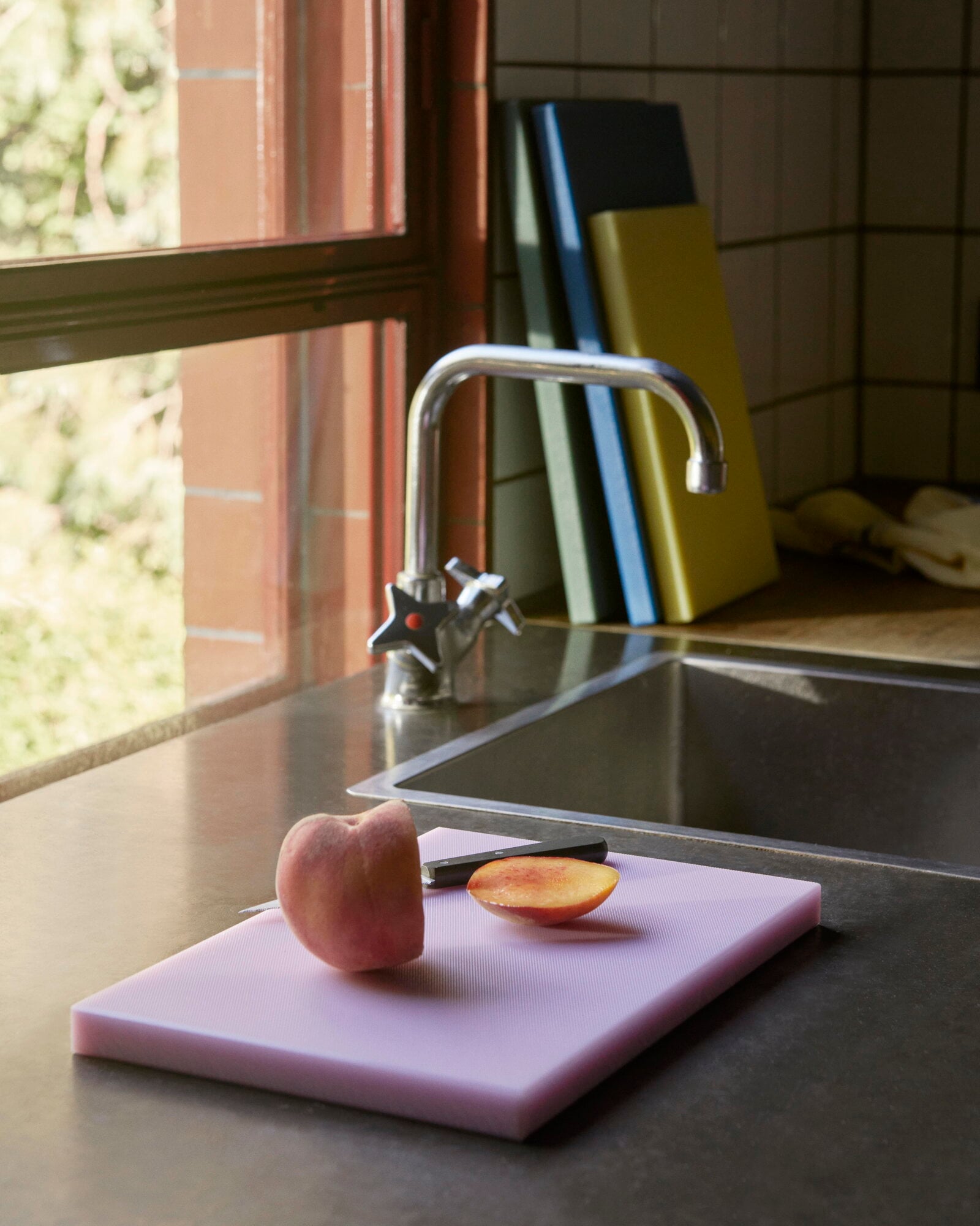 HAY Slice chopping board, L, dark green | Finnish Design Shop