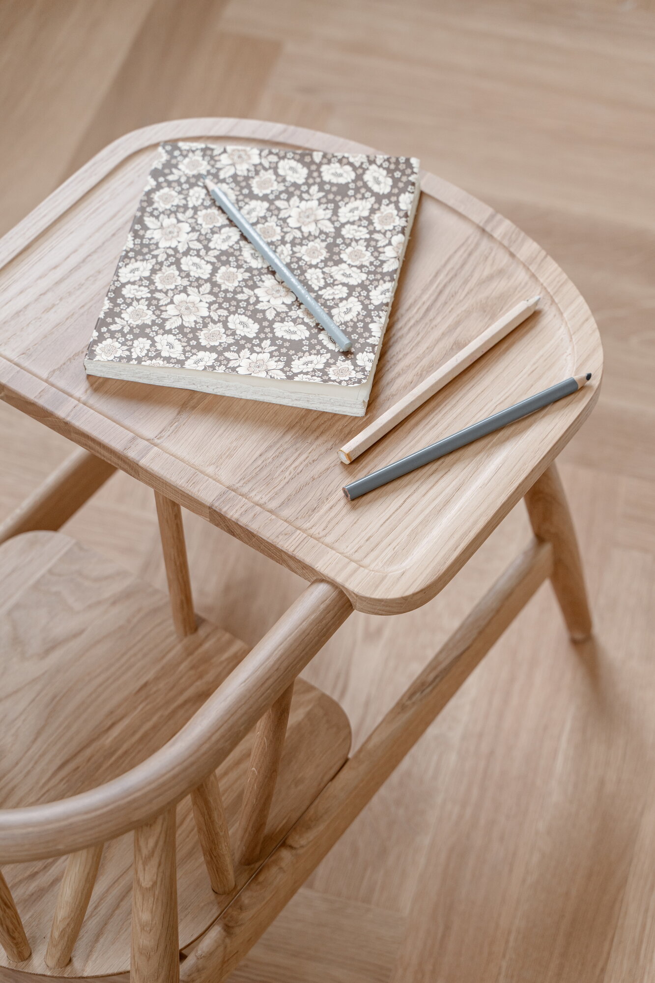 Oaklings Smilla toddler chair with tray, oak | Finnish Design Shop