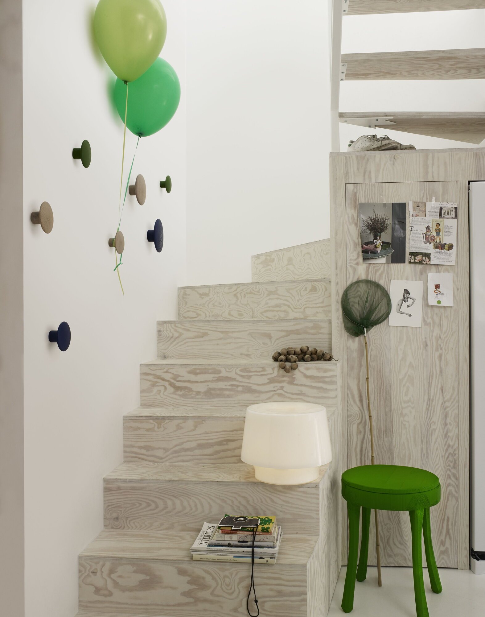 Muuto Dots Wood ripustin, dusty green | Finnish Design Shop