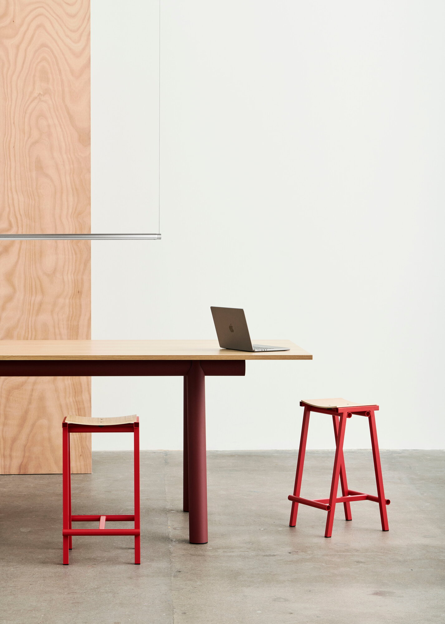HAY Taburete 8 bar stool, low, 65 cm, signal red - lacquered oak ...