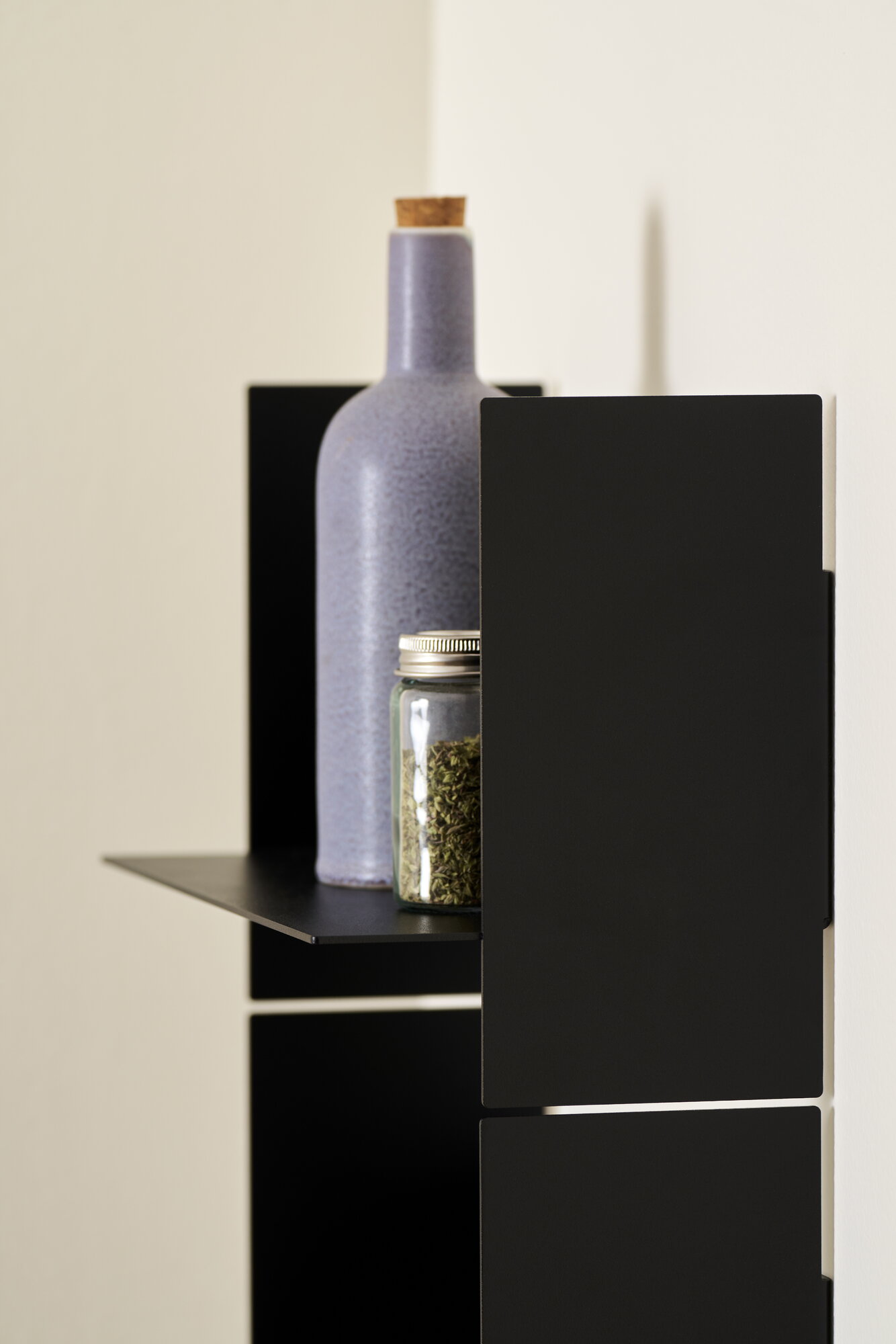 TIPTOE PLI shelf, 30 cm, graphite black | Finnish Design Shop