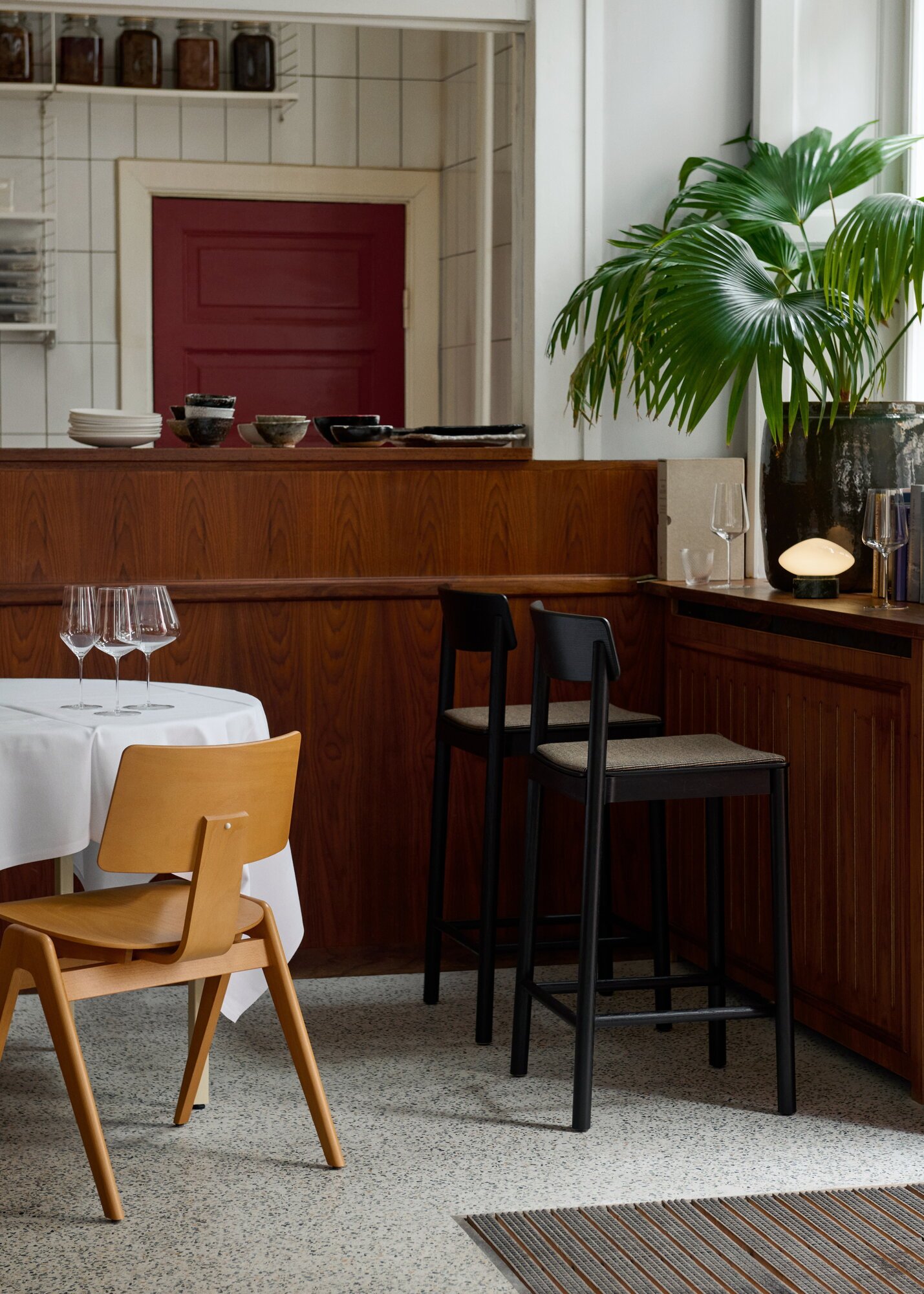 &Tradition Mist portable table lamp AP21, Verde Guatemala marble - opal ...