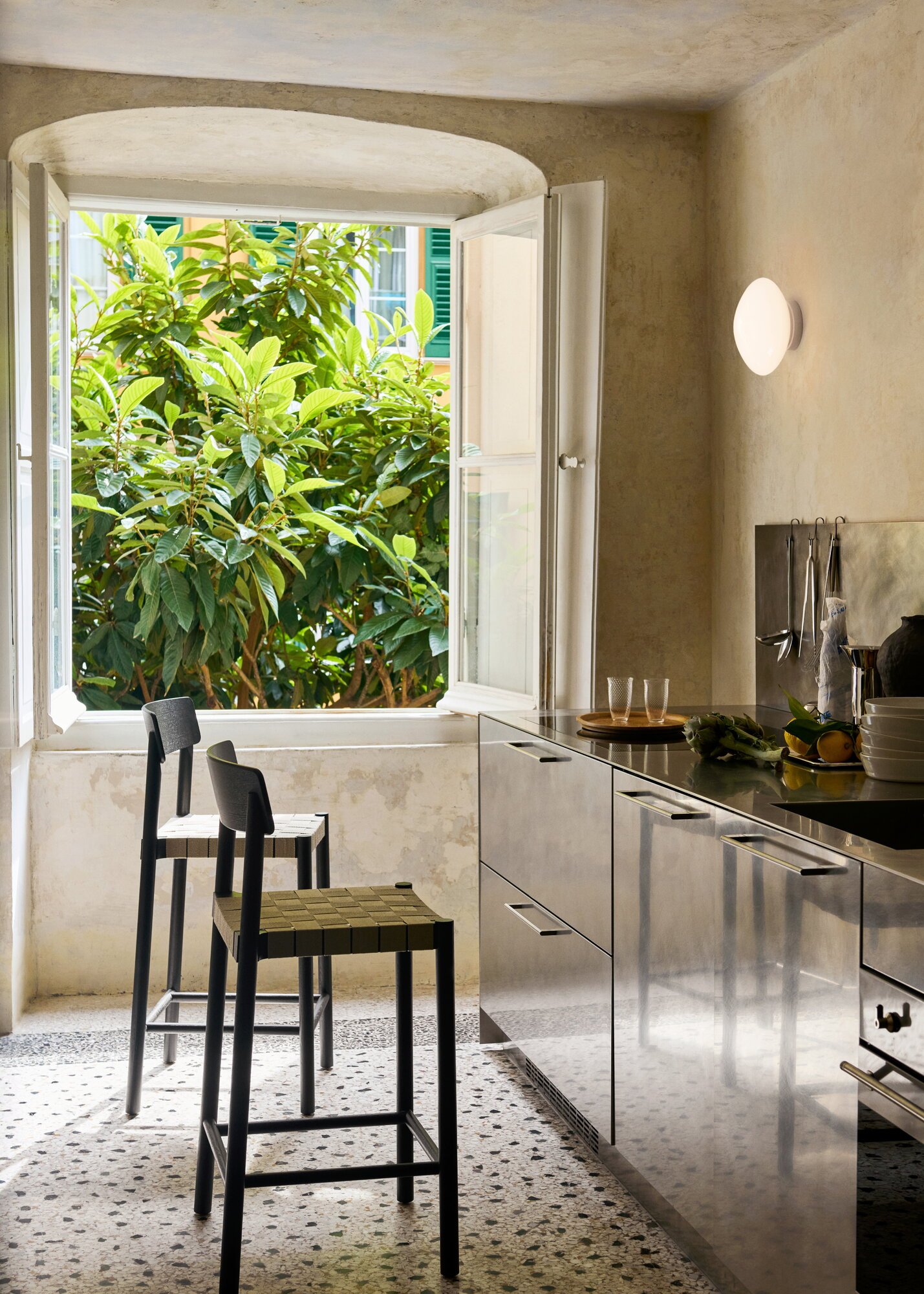 &Tradition Mist ceiling/wall lamp AP22, white - opal glass | Finnish ...