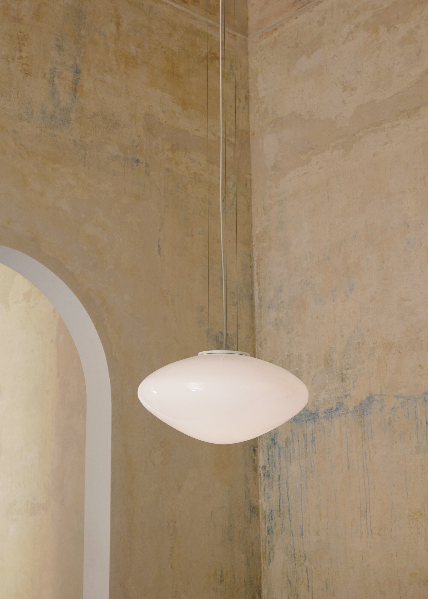 &Tradition Mist pendant lamp AP20, matt white - opal glass | Finnish ...