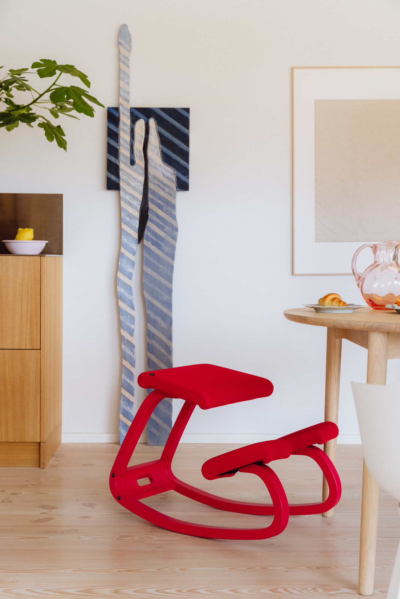 Varier Variable Monochrome kneeling chair, poppy | Finnish Design Shop