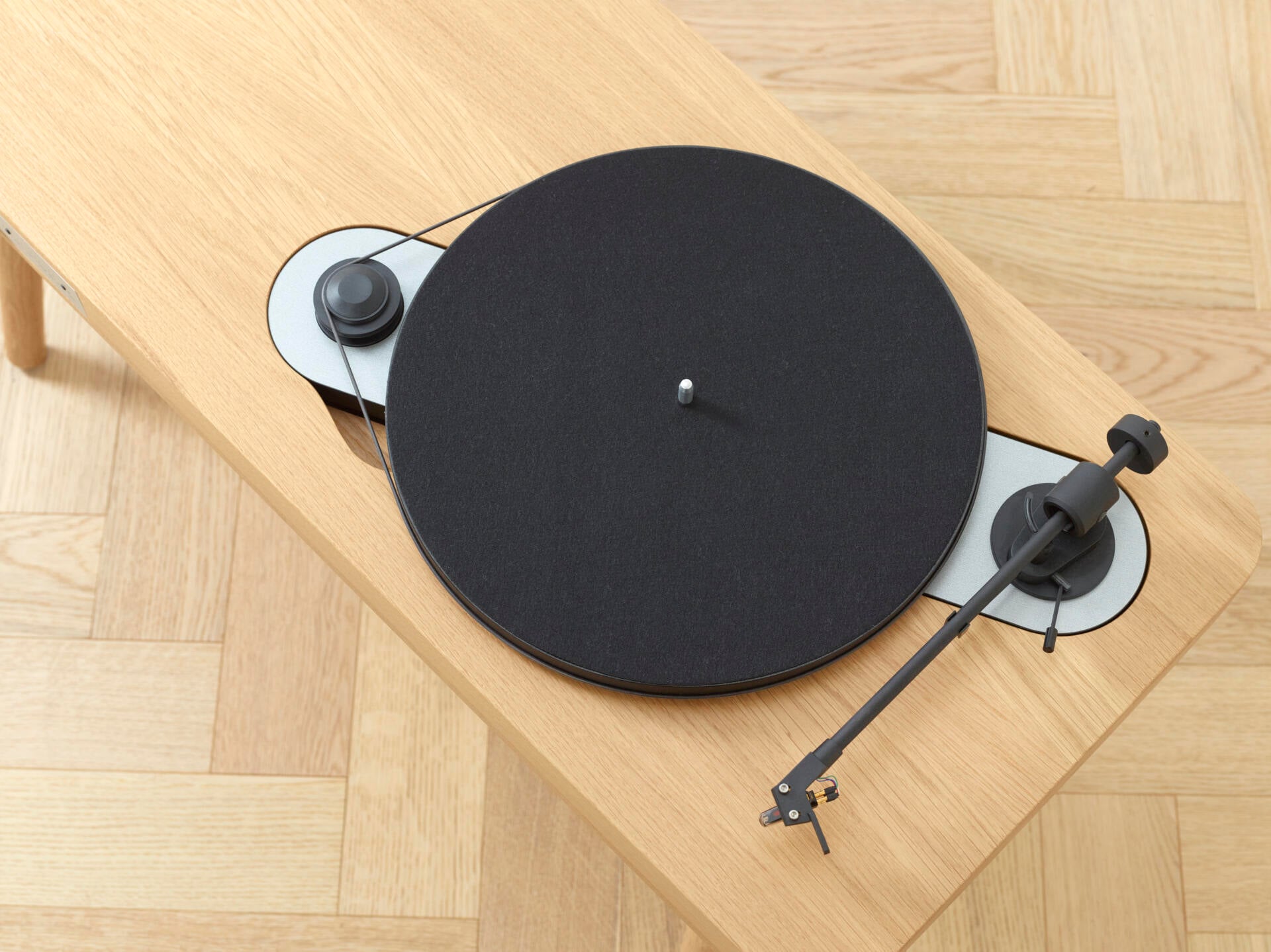 Wooden Turntable record player, oak | Finnish Design Shop